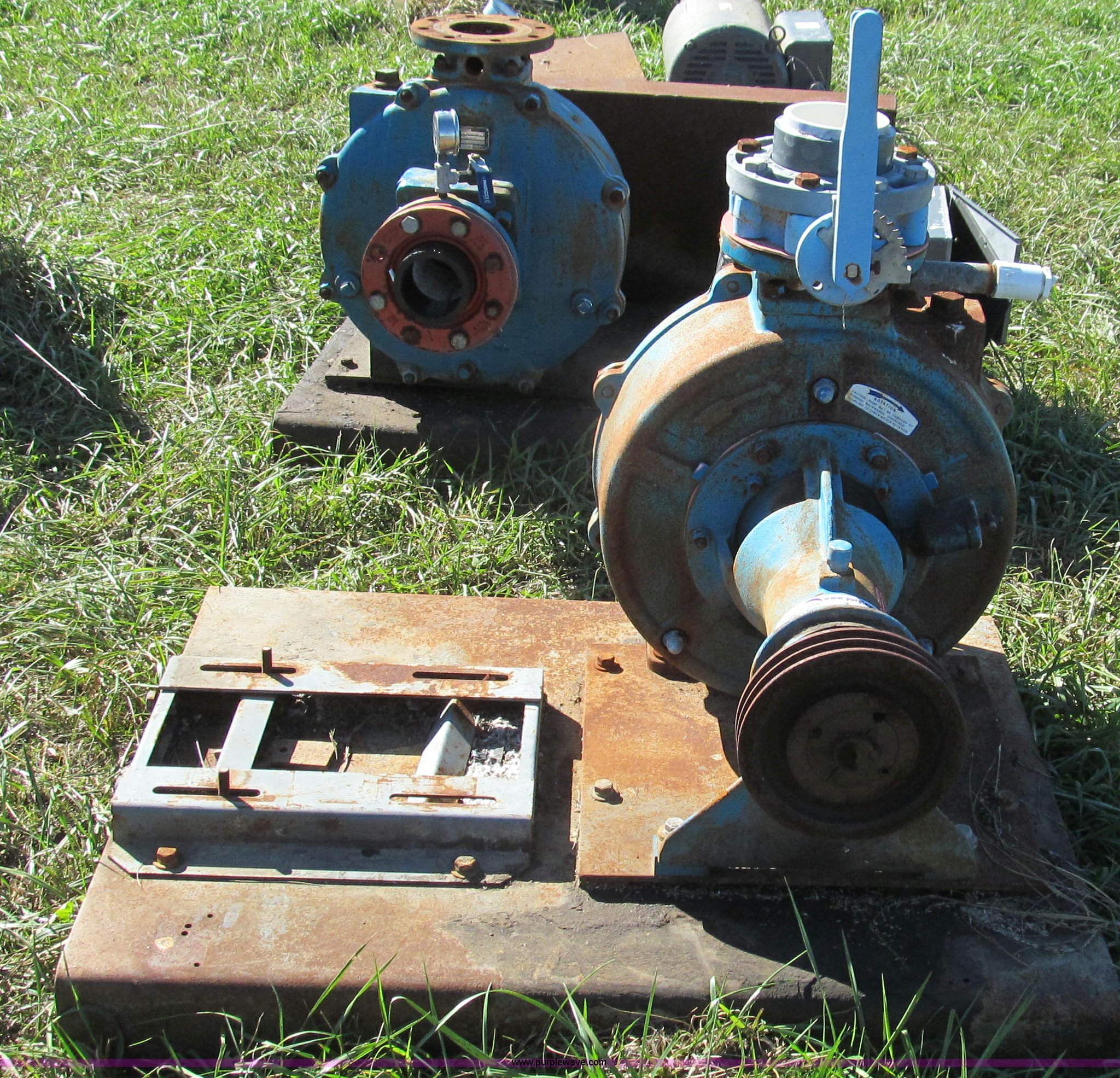 Crown Barnes pump in Princeton, MO | Item Z9742 sold | Purple Wave