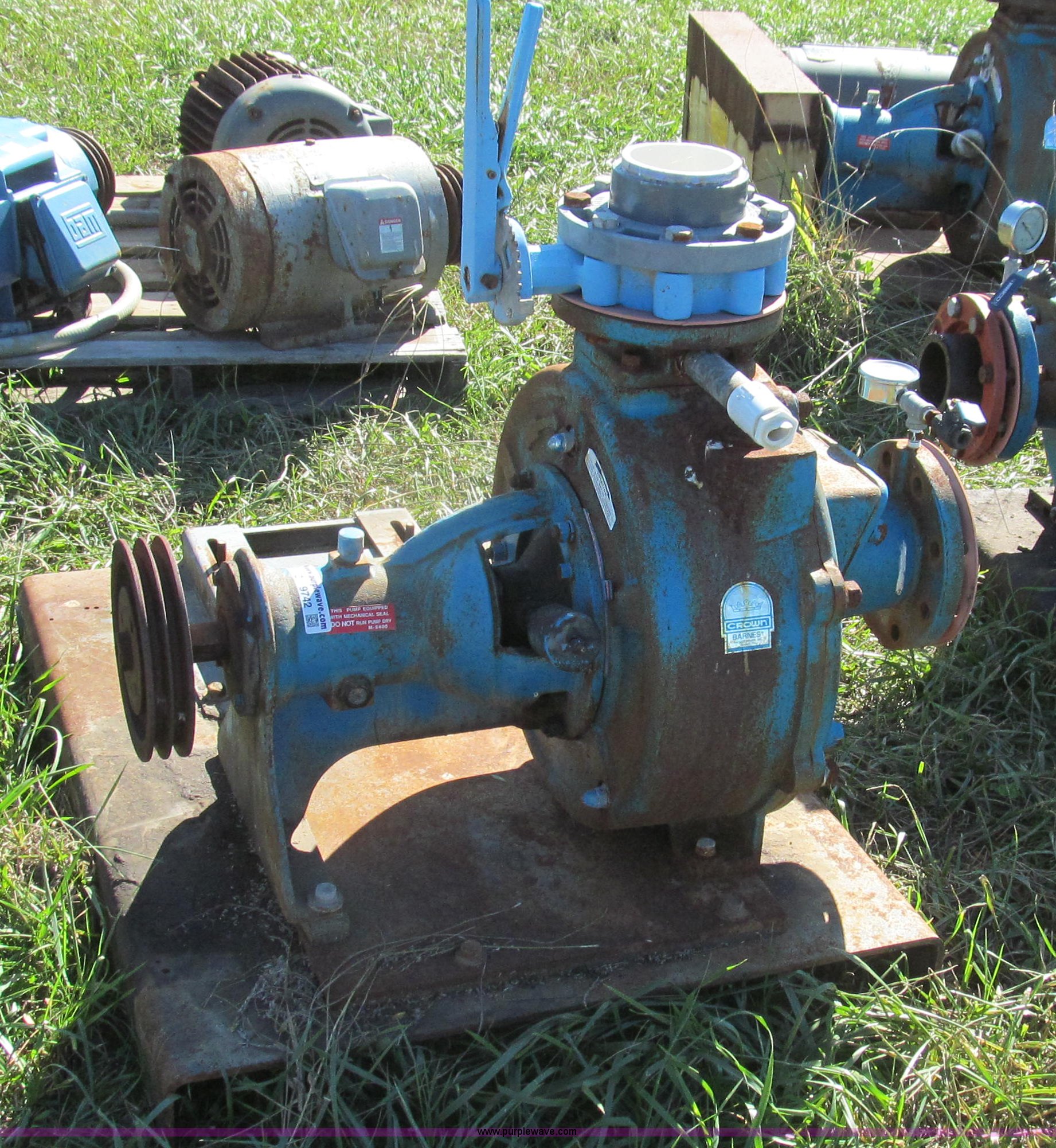 Crown Barnes pump in Princeton, MO | Item Z9742 sold | Purple Wave