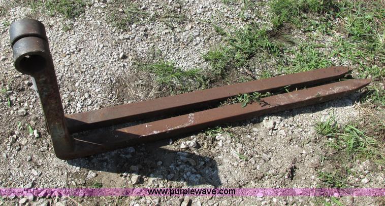 (2) 48" brick forks in Oak Grove, MO | Item F5277 sold | Purple Wave