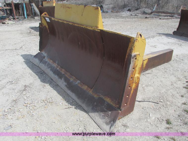 10.5'W scraper push blade in Liberty, MO | Item G3051 sold | Purple Wave