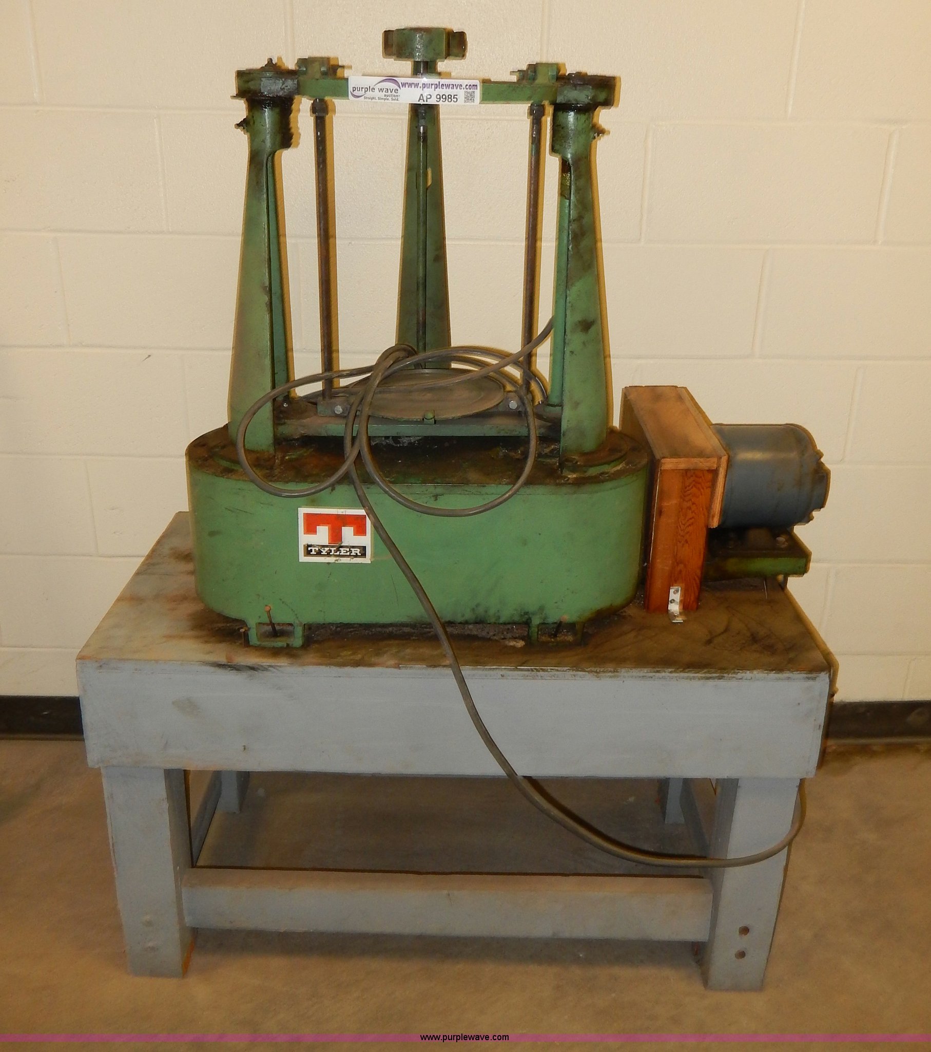 Tyler sieve shaker with stand in Manhattan, KS | Item AP9985 sold ...