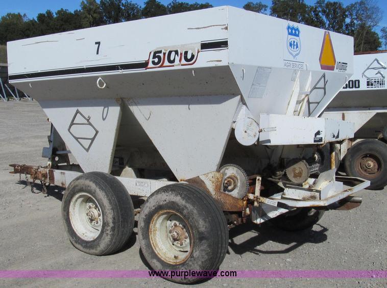 Wilmar 500 fertilizer spreader in Glasgow, MO | Item G2144 sold ...