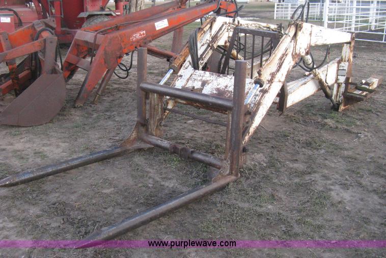 Great Bend 800 loader in Kinsley, KS | Item H4470 sold | Purple Wave