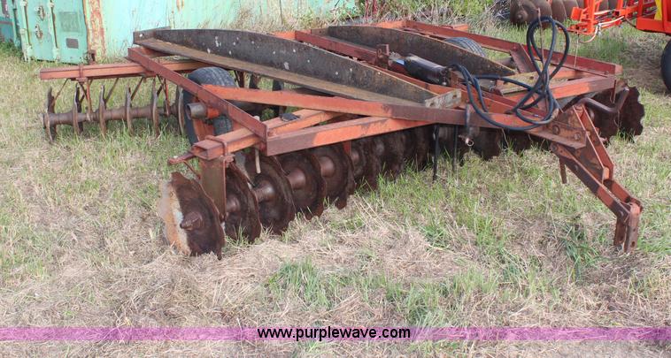 International 370 disc in Paola, KS | Item H7991 sold | Purple Wave