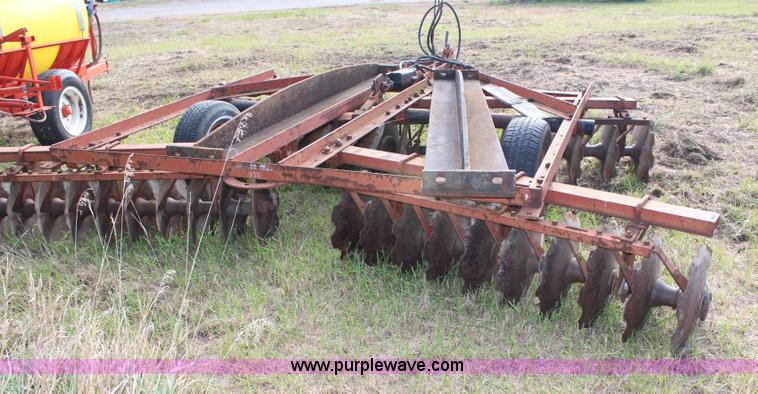 International 370 disc in Paola, KS | Item H7991 sold | Purple Wave
