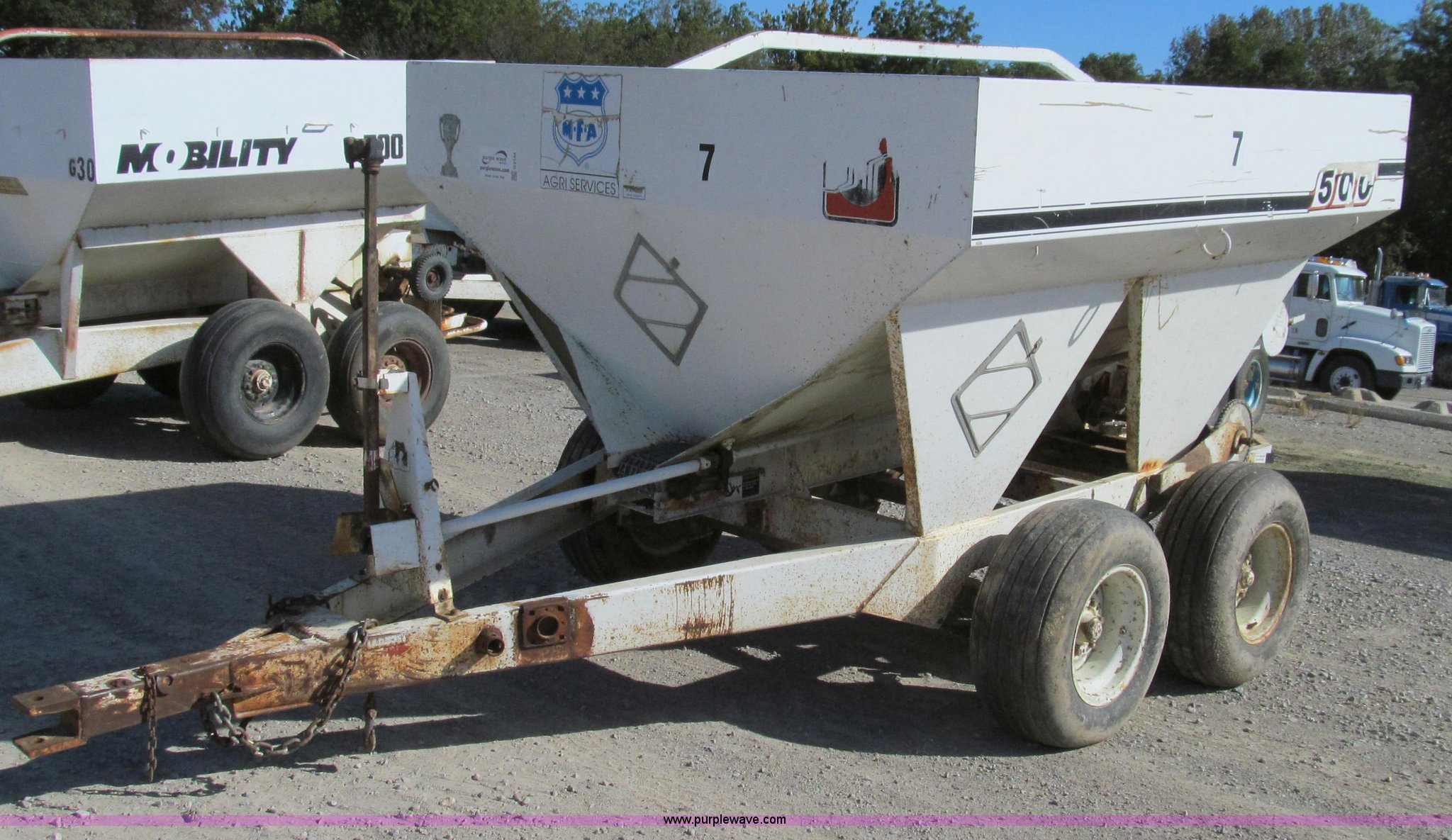 Wilmar 500 fertilizer spreader in Glasgow, MO | Item G2144 sold ...