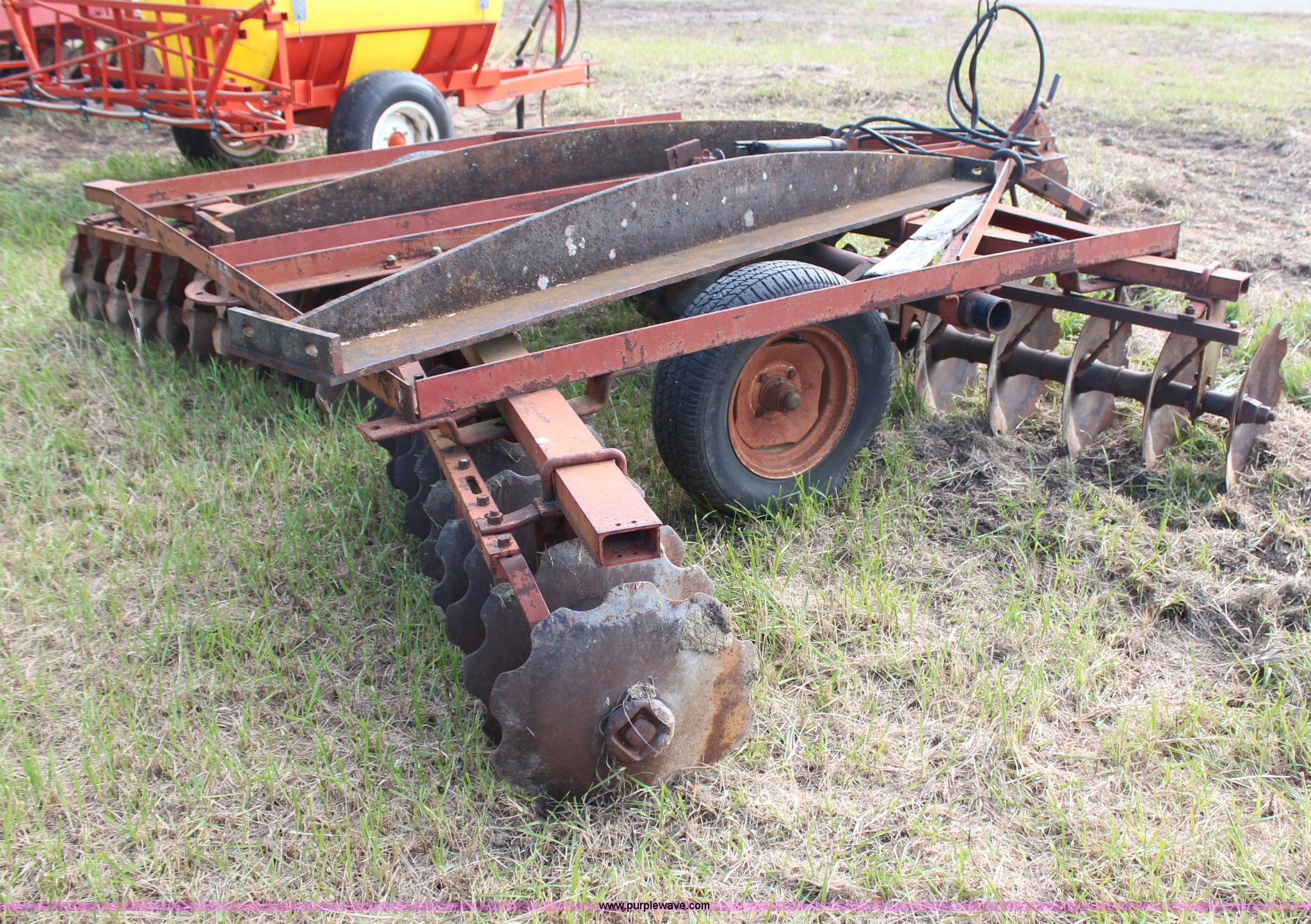 International 370 disc in Paola, KS | Item H7991 sold | Purple Wave