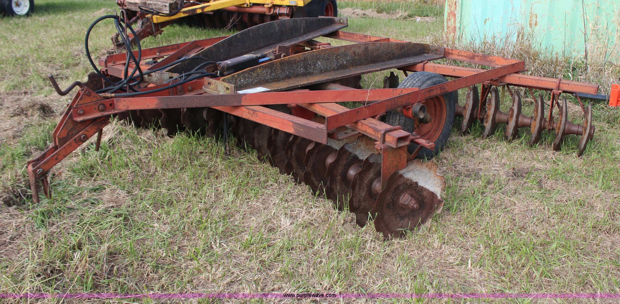 International 370 disc in Paola, KS | Item H7991 sold | Purple Wave