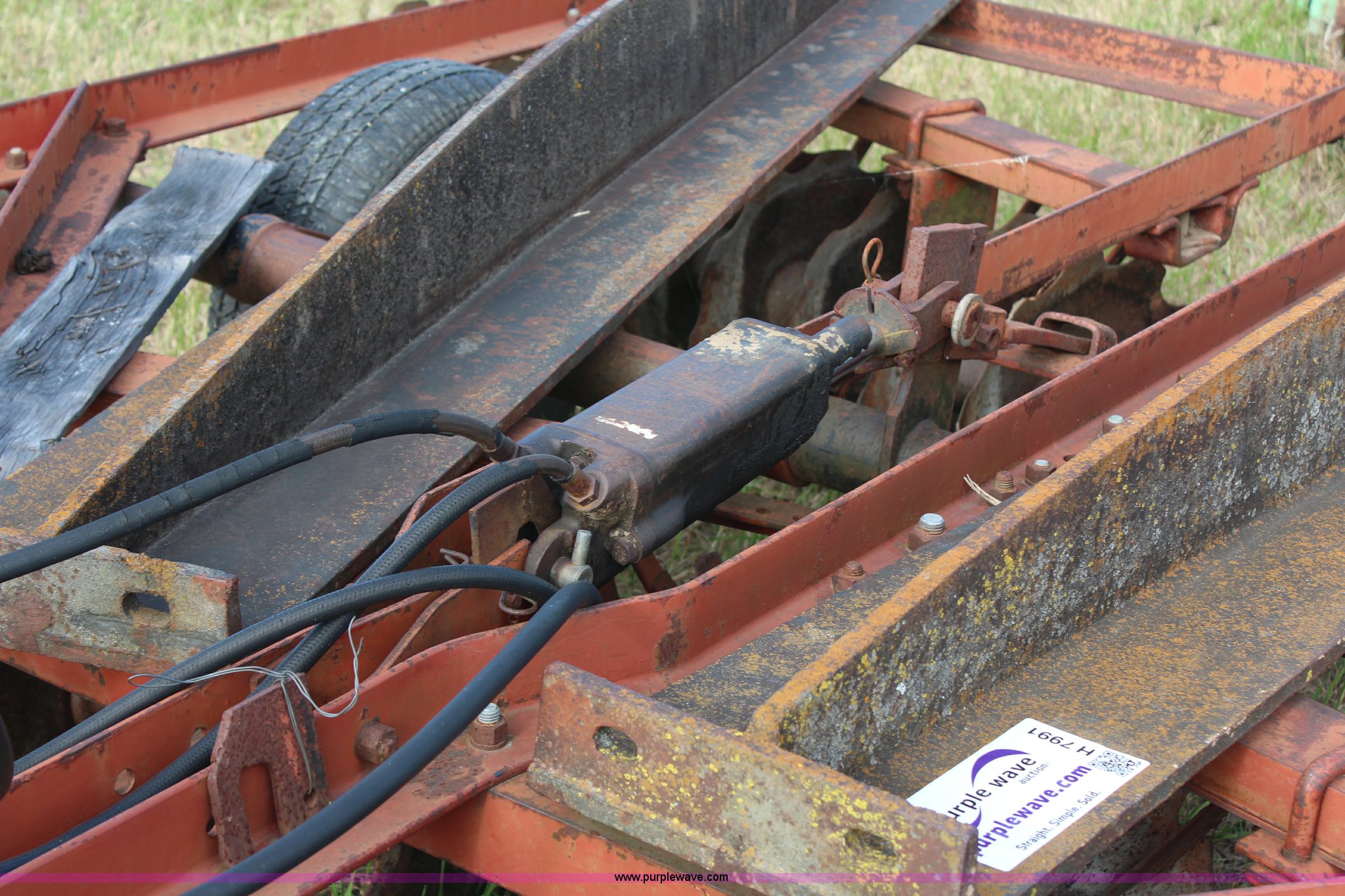 International 370 disc in Paola, KS | Item H7991 sold | Purple Wave