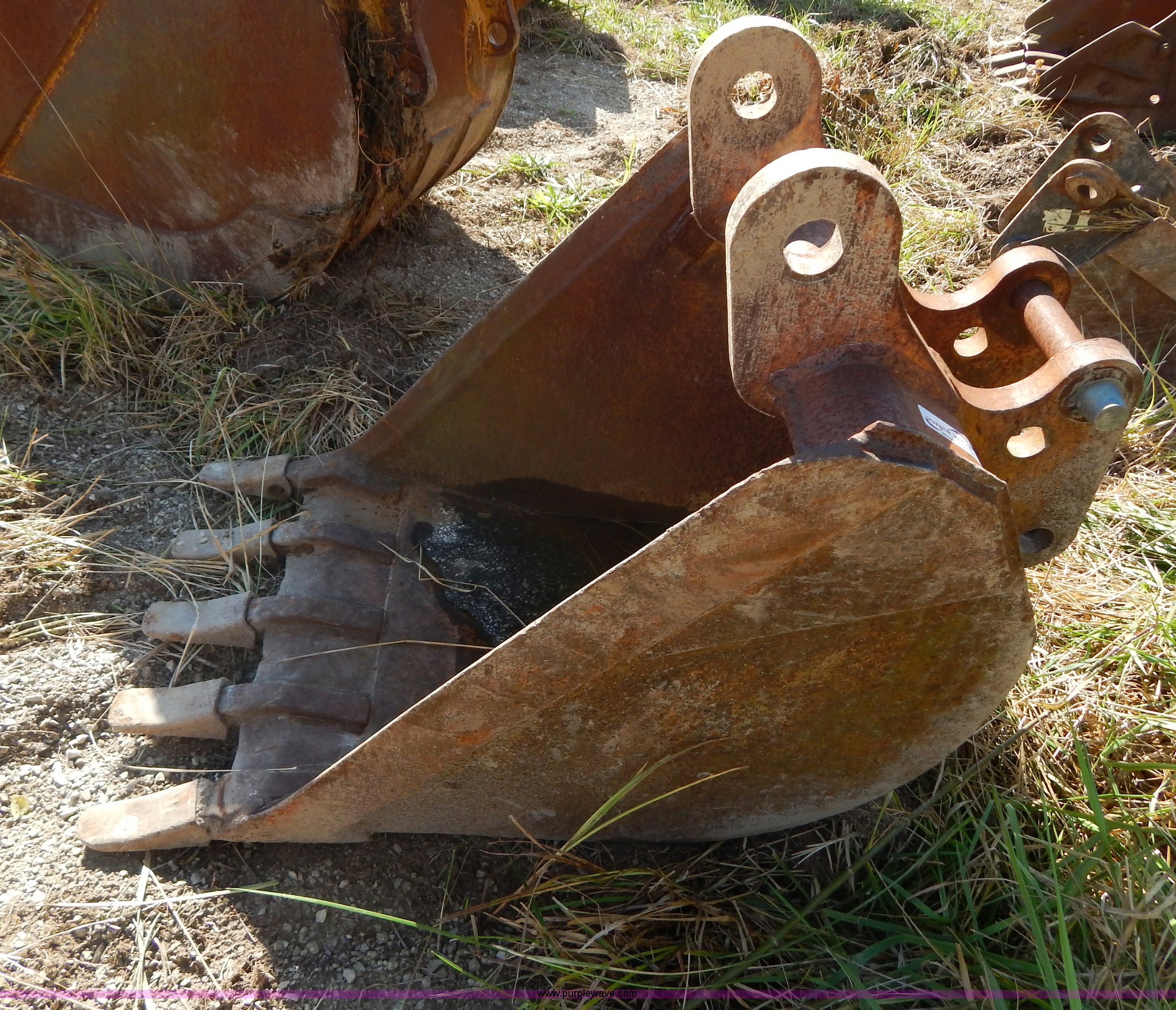 John Deere 610/710 backhoe bucket in Villa Ridge, MO | Item AN9187 sold ...