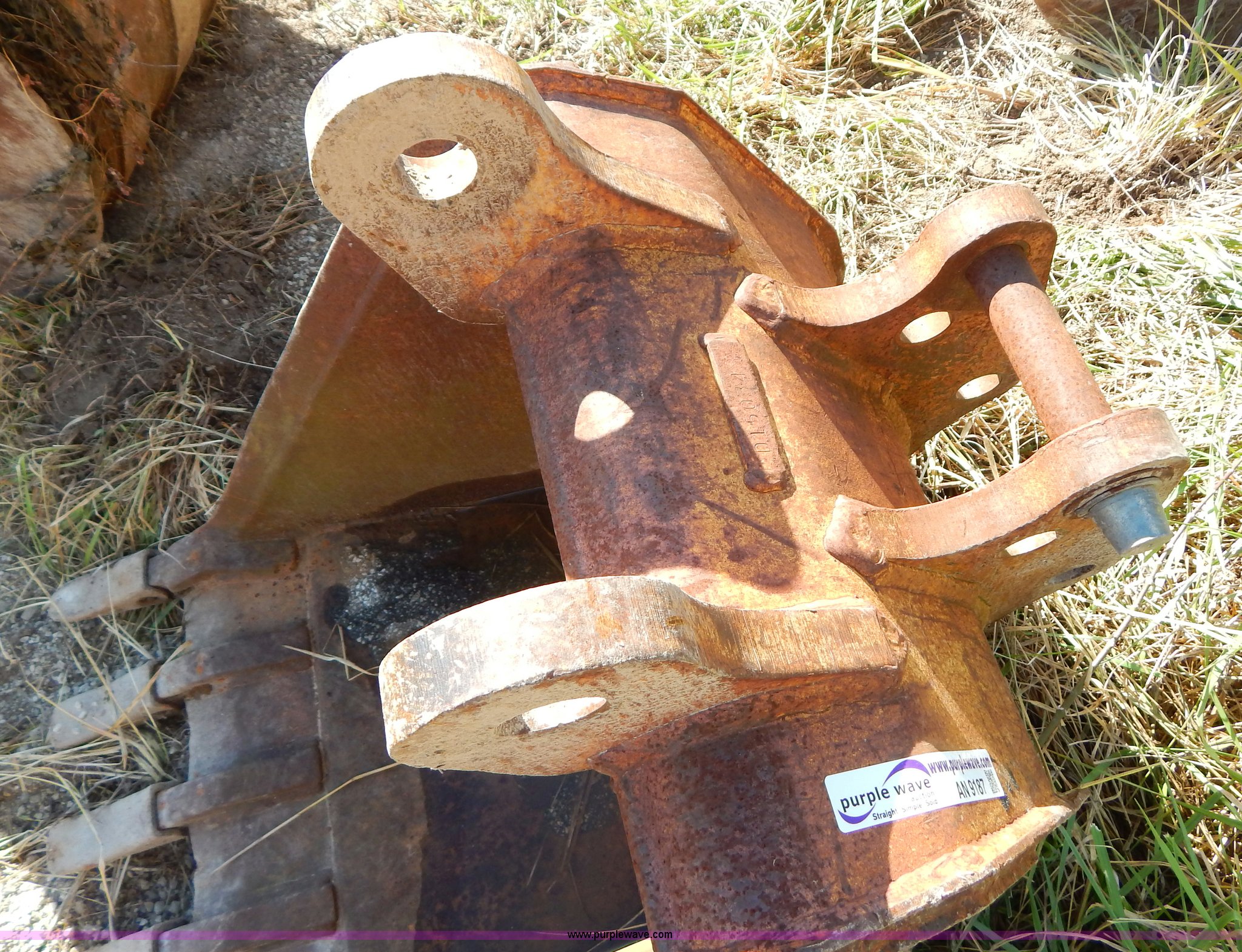 John Deere 610/710 backhoe bucket in Villa Ridge, MO | Item AN9187 sold ...