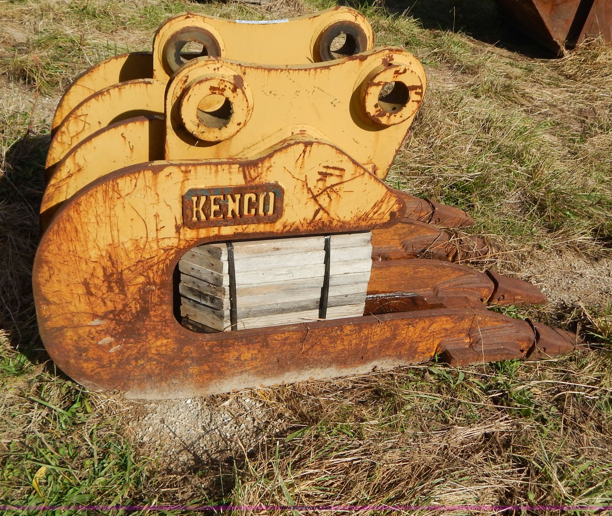 Kenco slab grab excavator bucket in Villa Ridge, MO | Item AN9189 sold ...