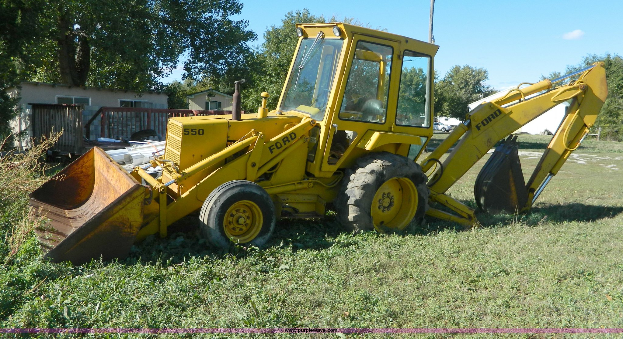 Ford DF211F backhoe in Bennington, KS | Item AZ9113 sold | Purple Wave