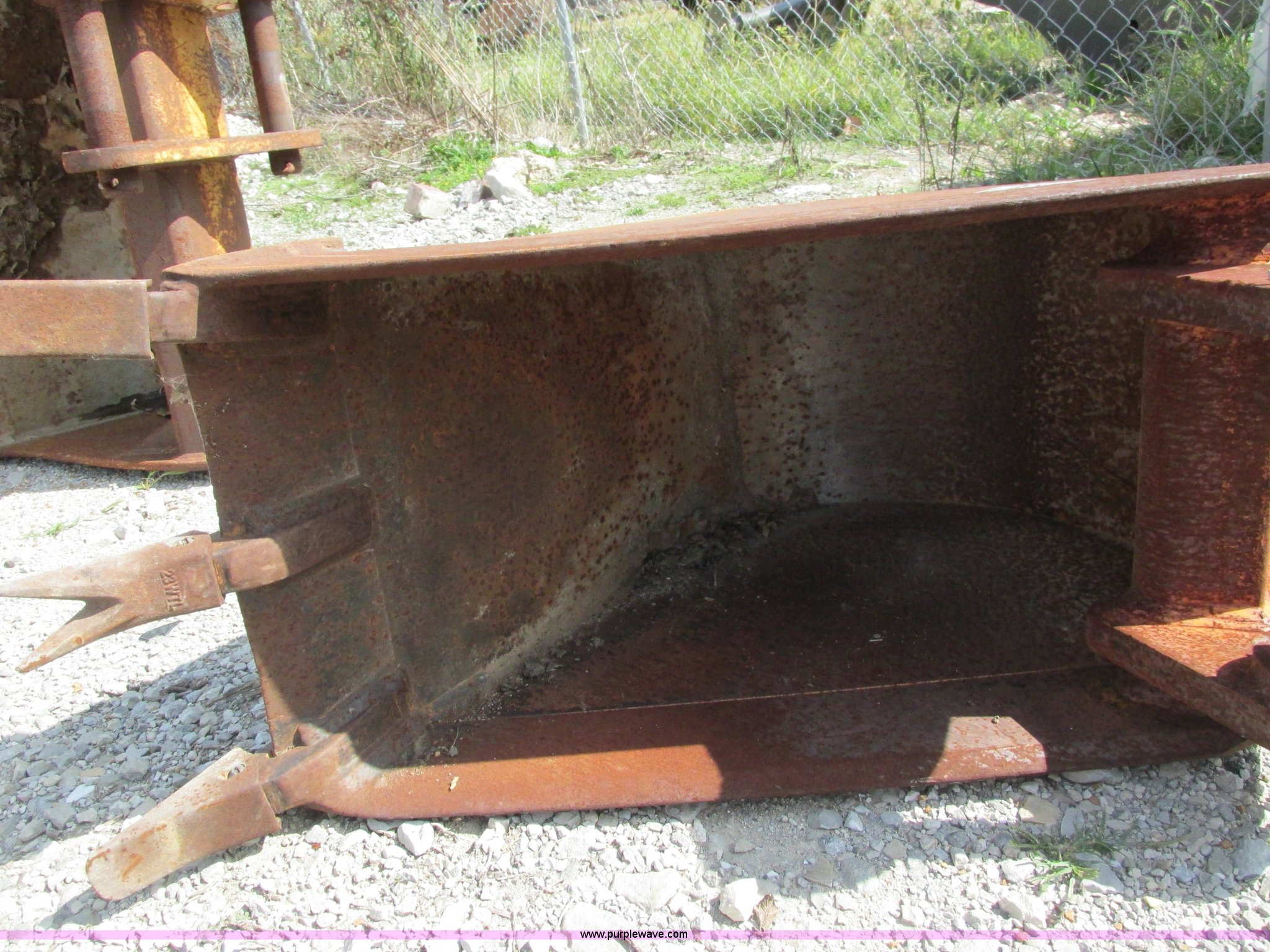 John Deere 18" backhoe bucket in St. Louis, MO | Item E7396 sold ...