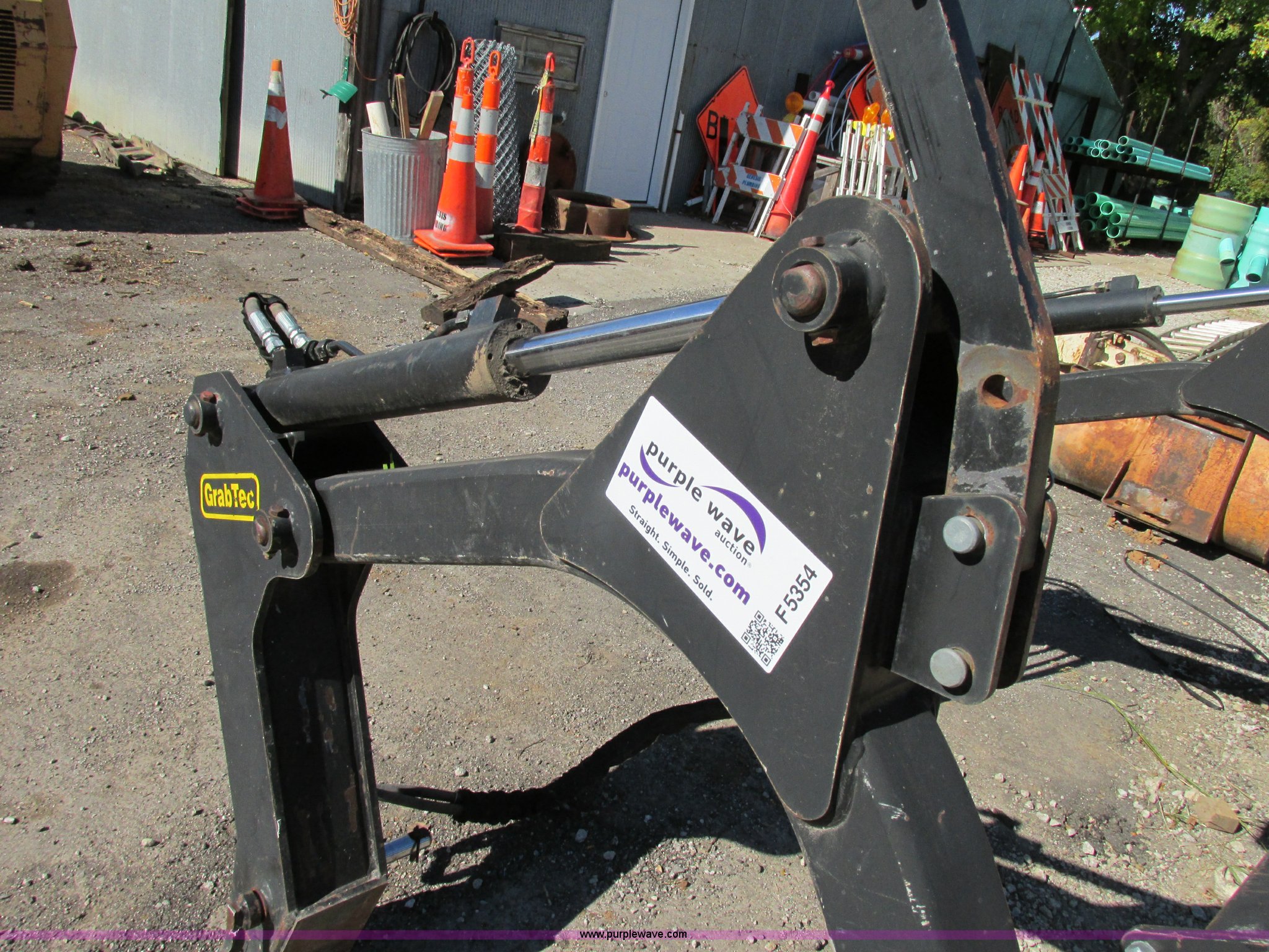 Grab-Tec GB77 backhoe grapple attachment in Raytown, MO | Item F5354 ...