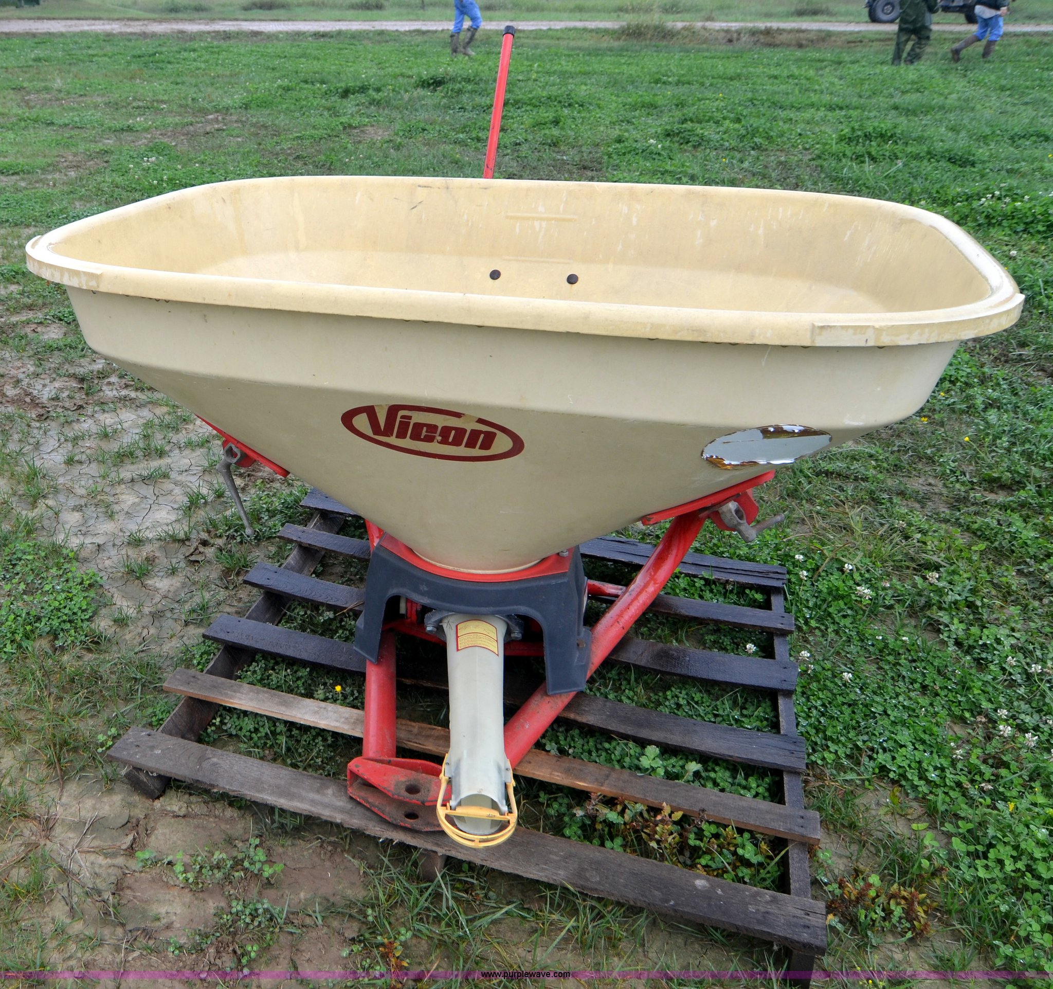 Vicon spreader in Riddleton, TN | Item A4970 sold | Purple Wave