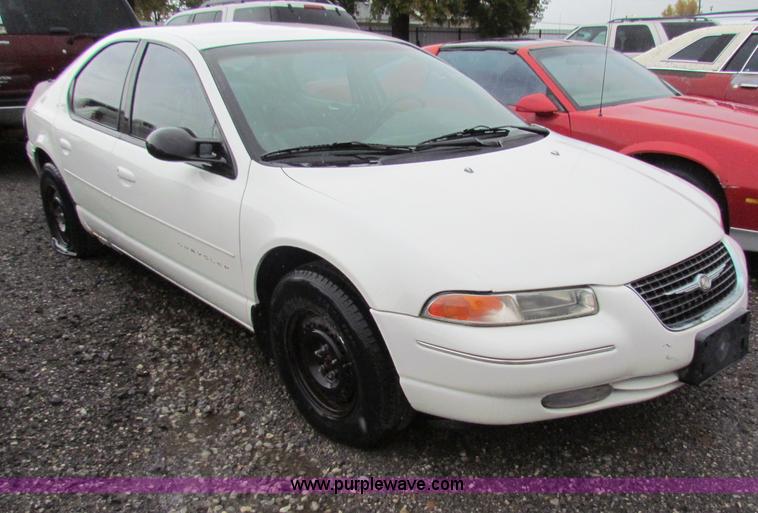 2000 Chrysler Cirrus LXi in Emporia, KS | Item G4353 sold | Purple Wave