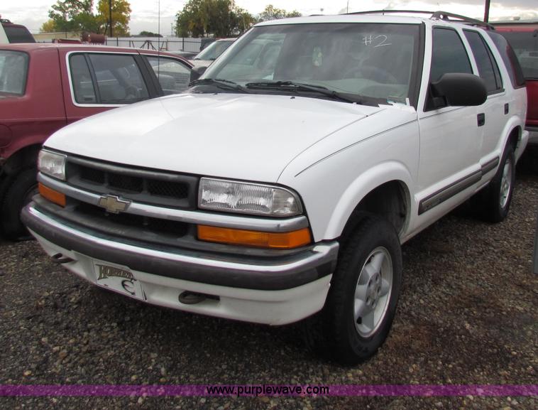 2000 Chevrolet Blazer SUV in Emporia, KS | Item G4362 sold | Purple Wave