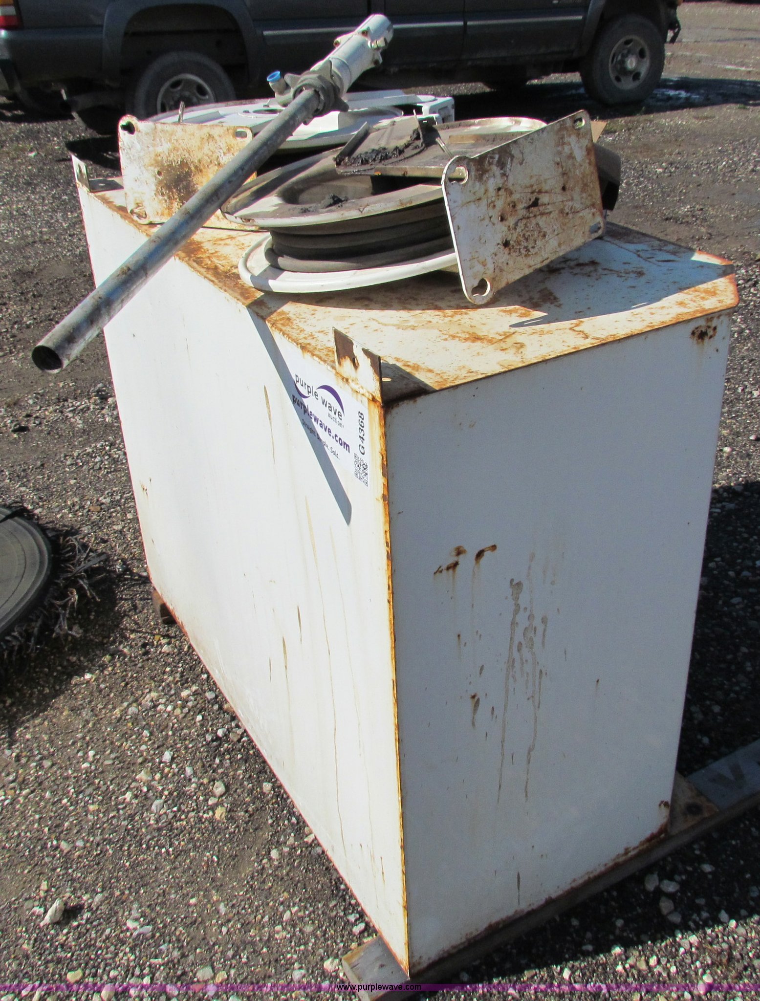 Divide Bunk oil tank in Emporia, KS | Item G4368 sold | Purple Wave