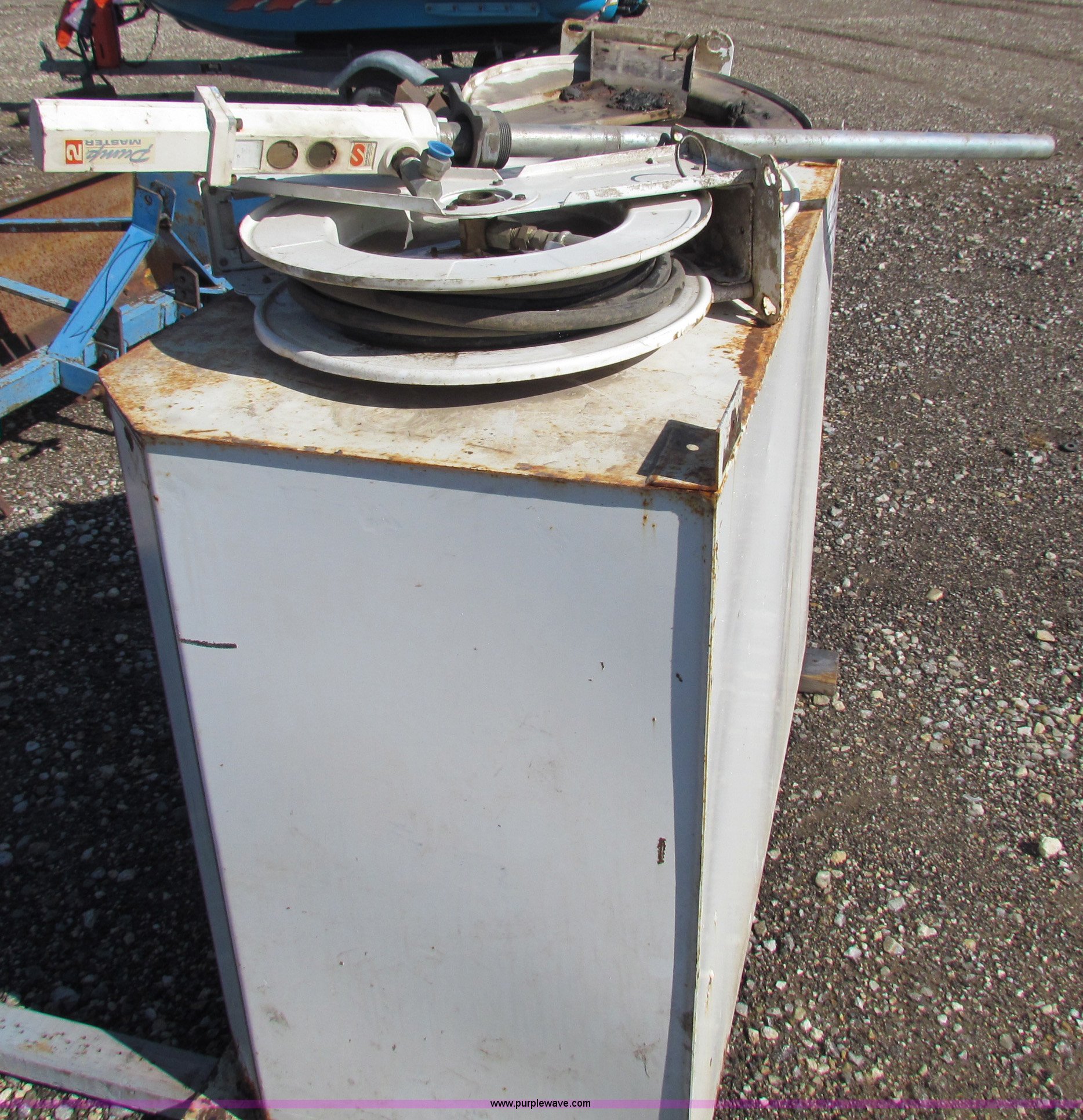 Divide Bunk oil tank in Emporia, KS | Item G4368 sold | Purple Wave