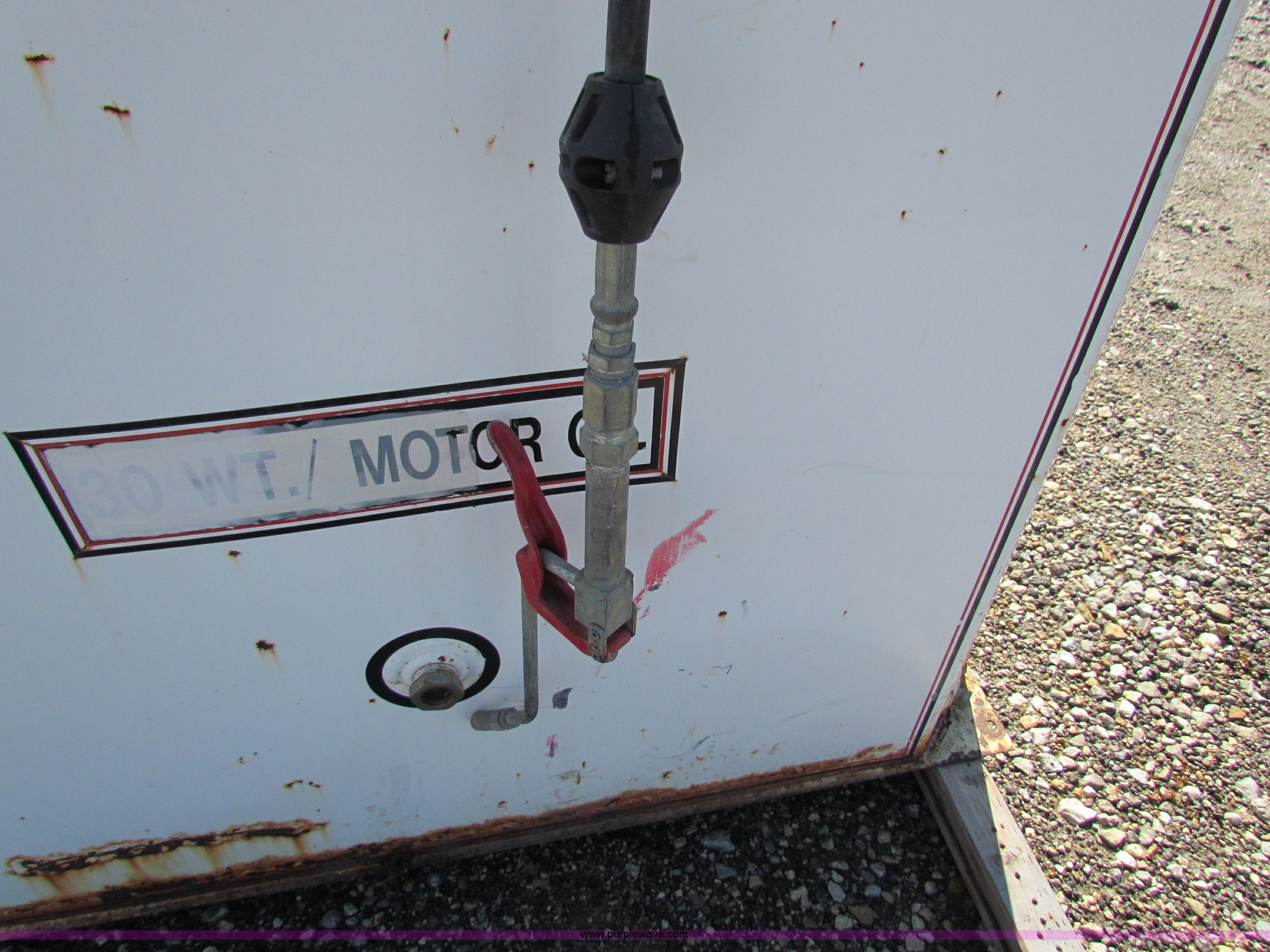 Divide Bunk oil tank in Emporia, KS | Item G4368 sold | Purple Wave