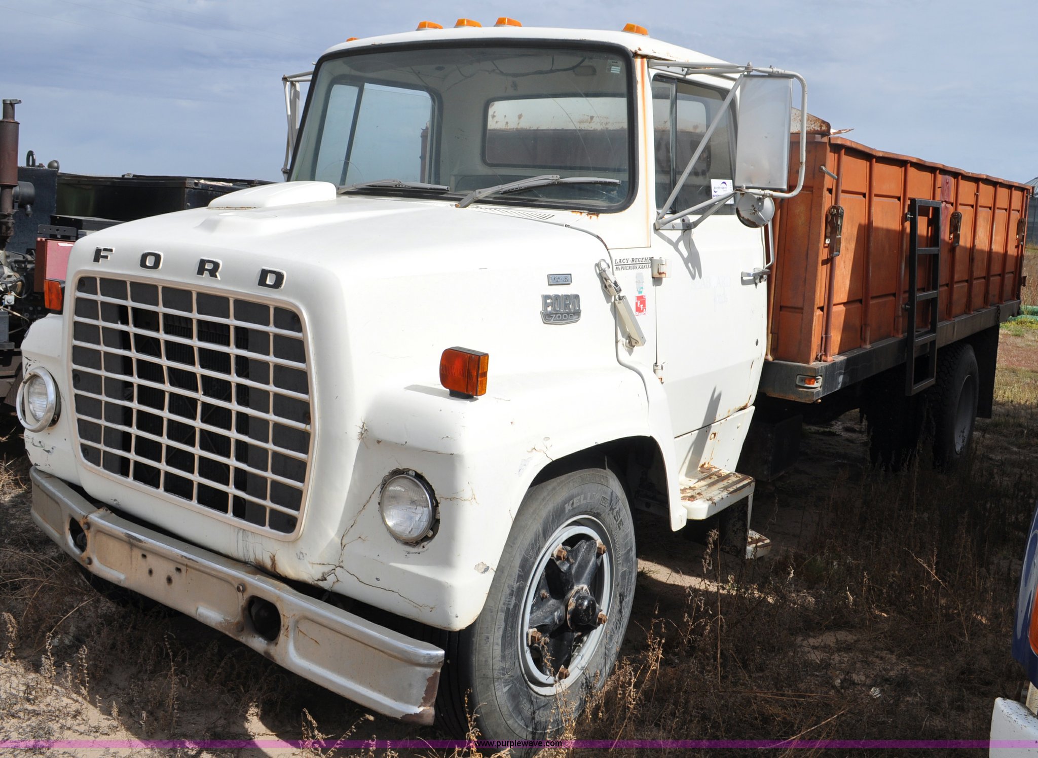 1981 Ford LN7000 grain truck in Holyoke, CO | Item G6177 sold | Purple Wave