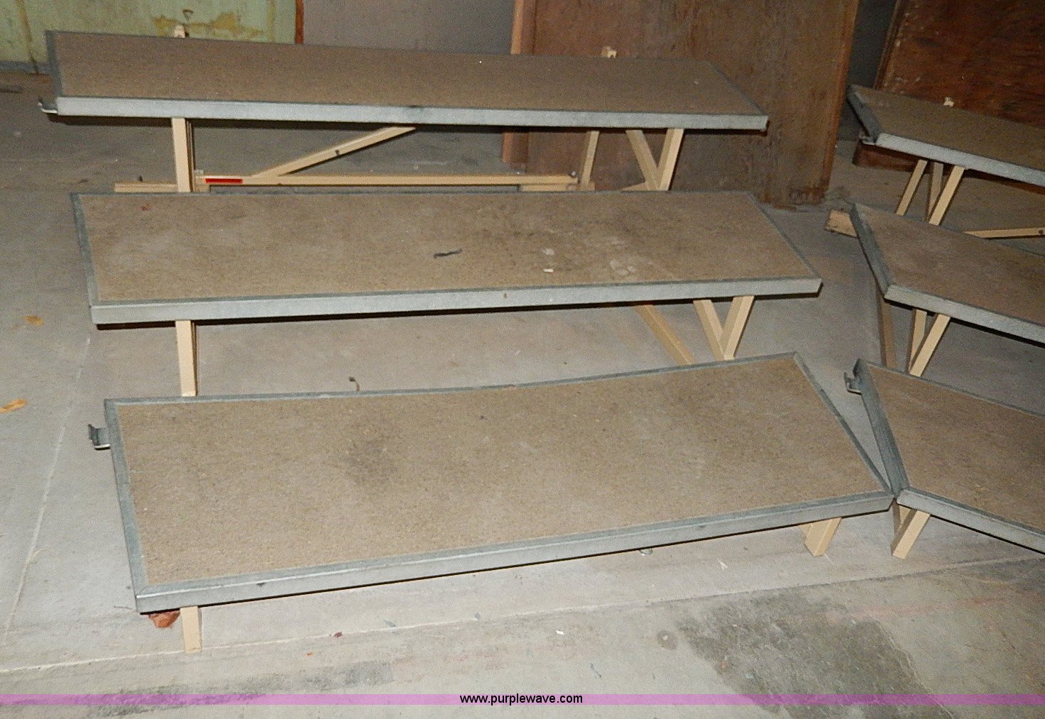 (7) risers in Manhattan, KS | Item AP9885 sold | Purple Wave