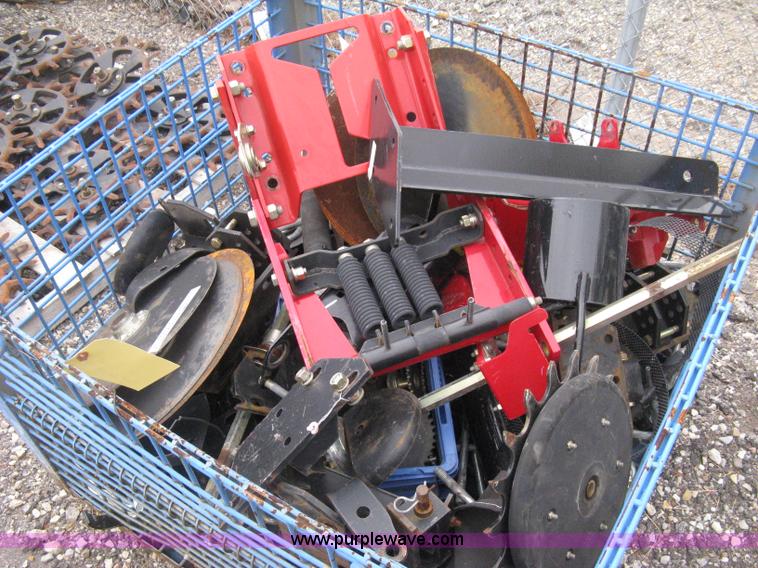 Assorted White 8000 series planter parts in Hesston, KS | Item AV9004 ...