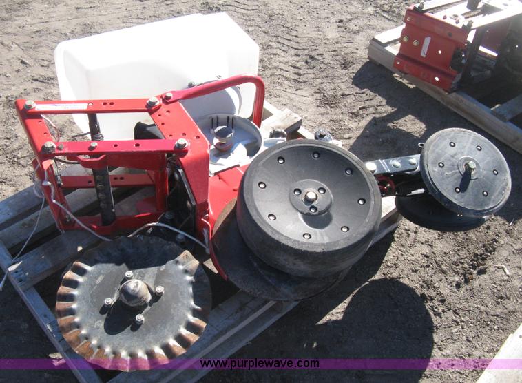 White 8000 series row unit in Hesston, KS | Item AX9591 sold | Purple Wave