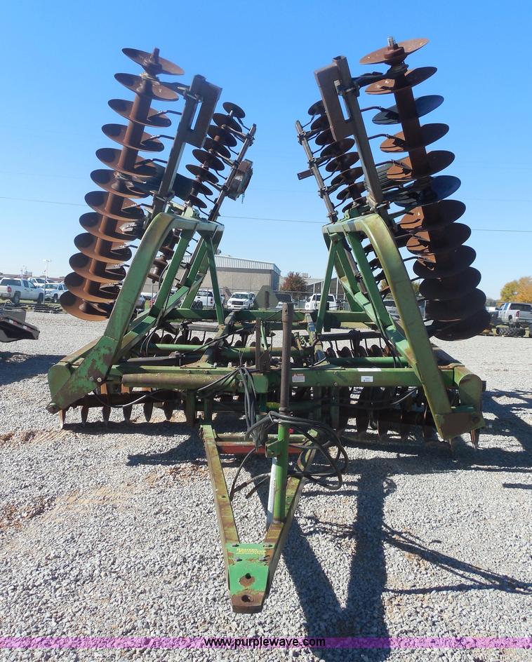 John Deere 335 disk in Weatherford, OK | Item F3263 sold | Purple Wave