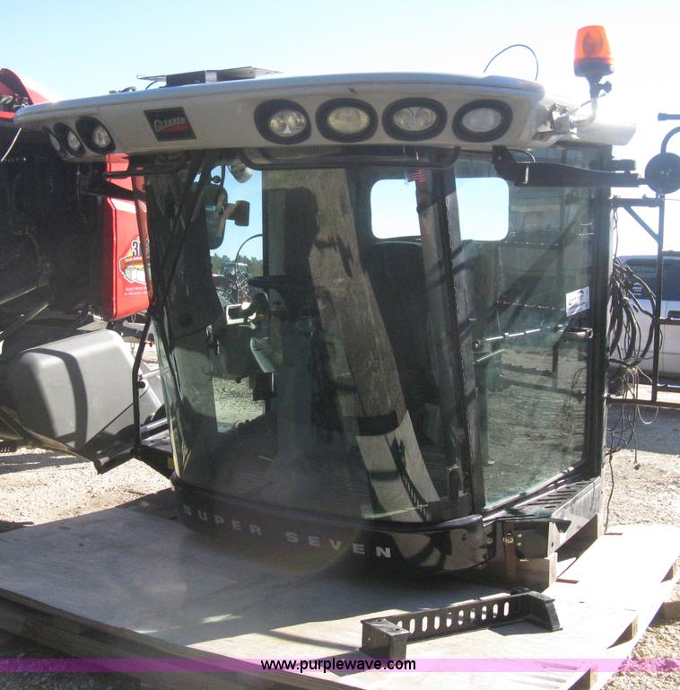 2011 Gleaner S77 Tritura Super Seven combine cab in Hesston, KS | Item ...