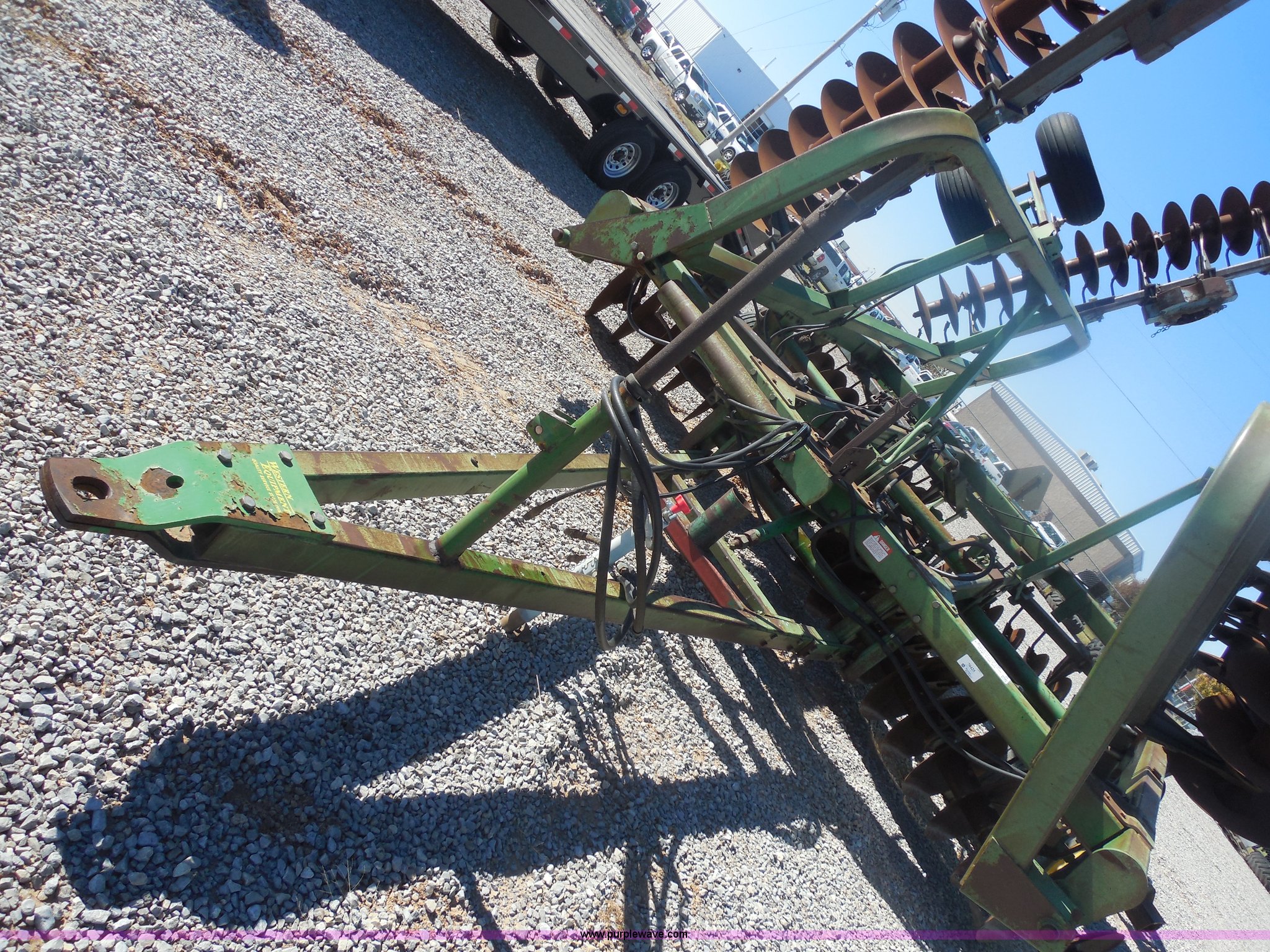 John Deere 335 disk in Weatherford, OK | Item F3263 sold | Purple Wave