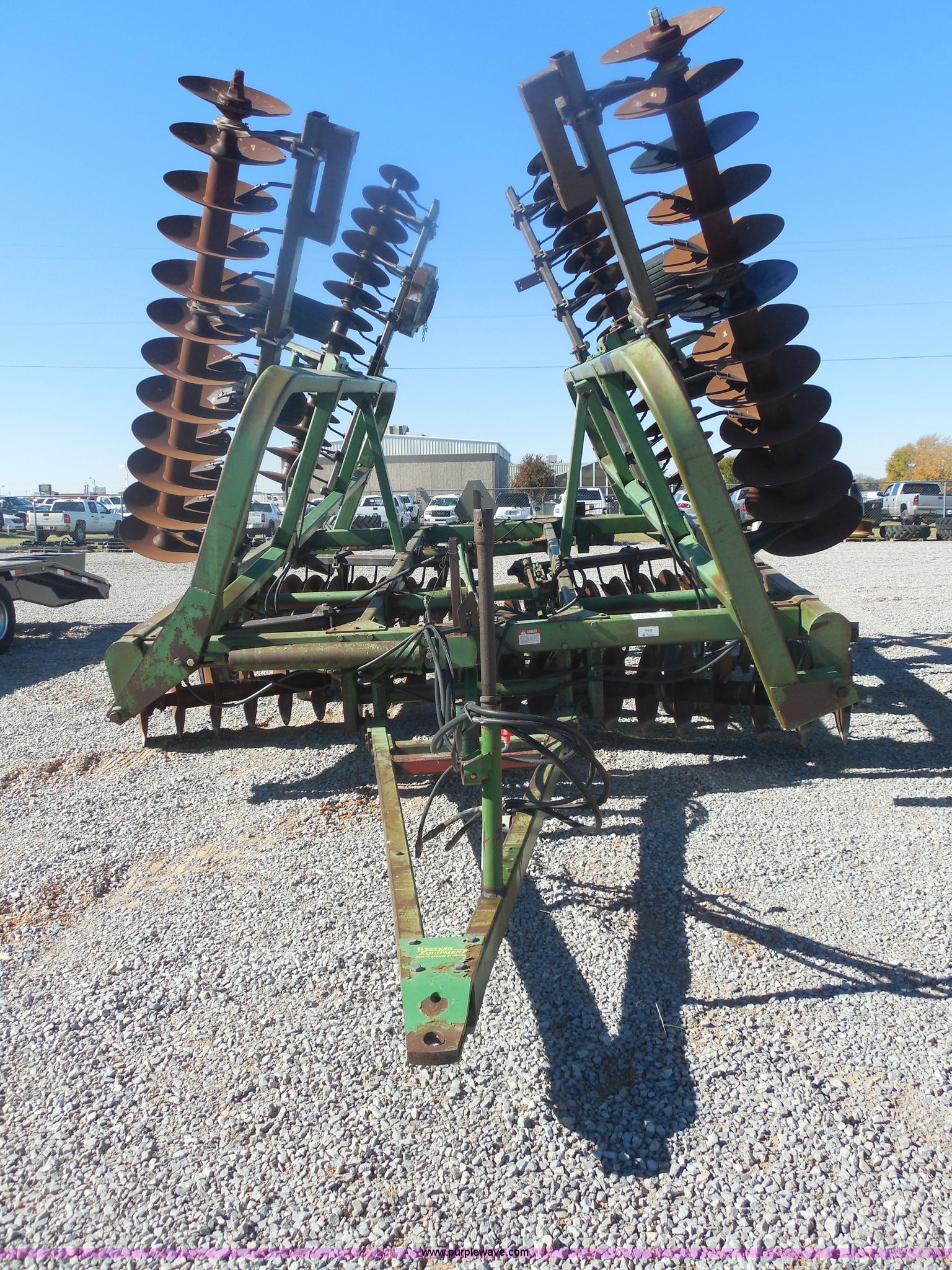 John Deere 335 disk in Weatherford, OK | Item F3263 sold | Purple Wave