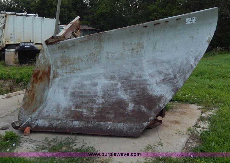 Baker V snow plow in Greensburg, KS | Item I4374 sold | Purple Wave