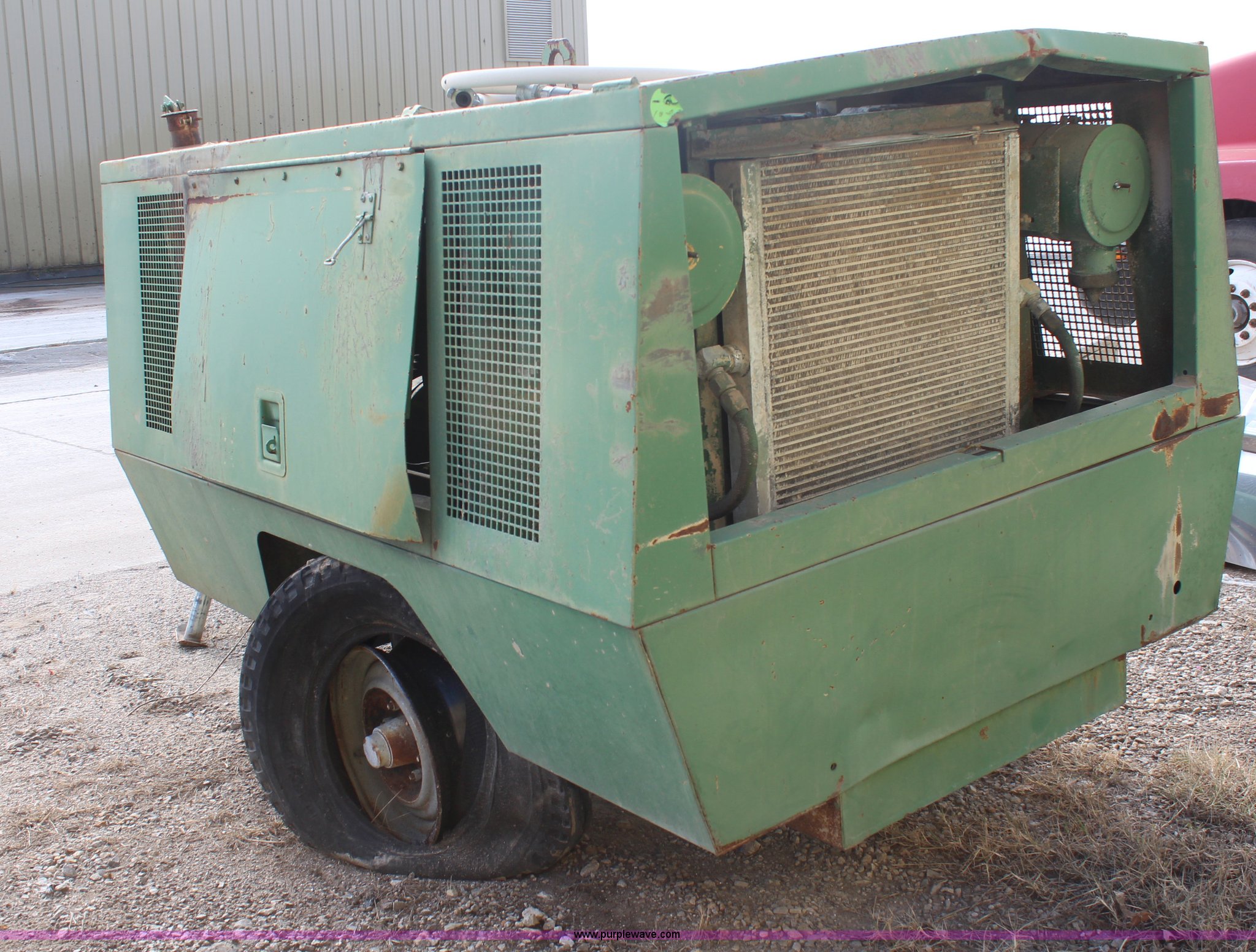 Sullair 250 air compressor in Topeka, KS | Item H7863 sold | Purple Wave