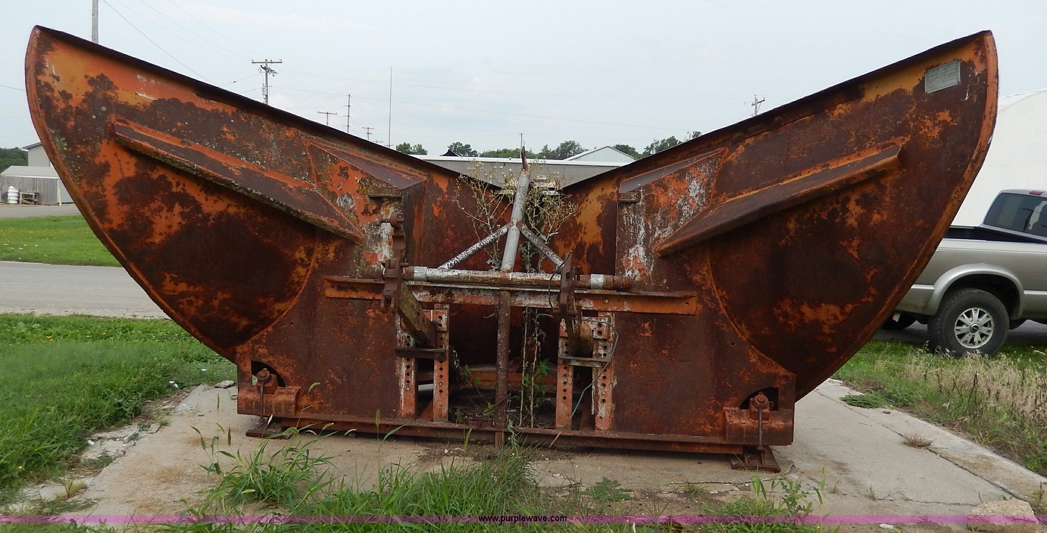 Baker V snow plow in Greensburg, KS | Item I4374 sold | Purple Wave