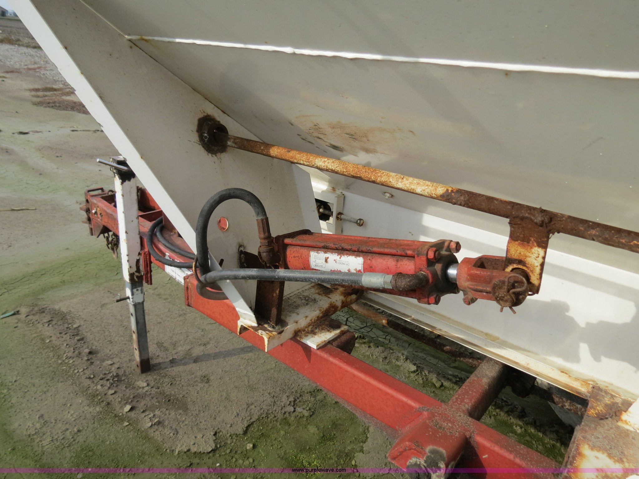 Tyler AG500 dry fertilizer spreader in Munger, MI | Item B4815 sold ...