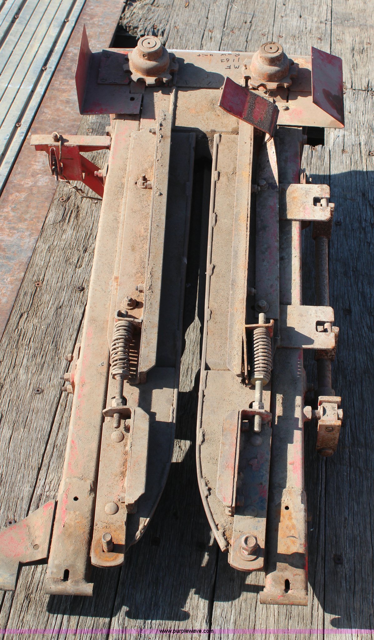 Massey-Ferguson 1163 corn head row unit for parts in Wakarusa, KS ...