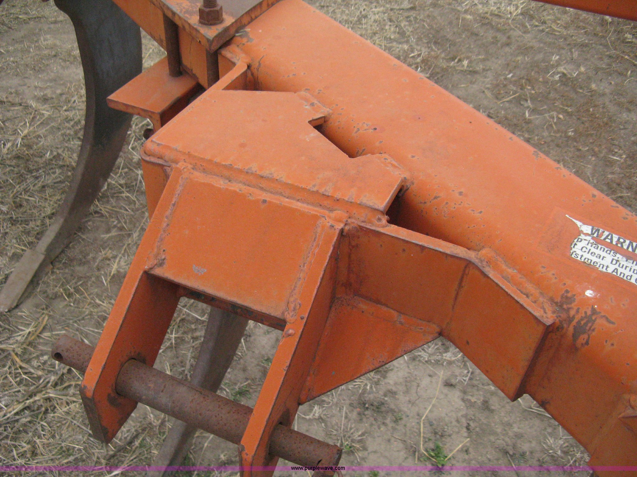 Tufline VP-5-32-142 v-bar ripper in Kinsley, KS | Item H4287 sold ...