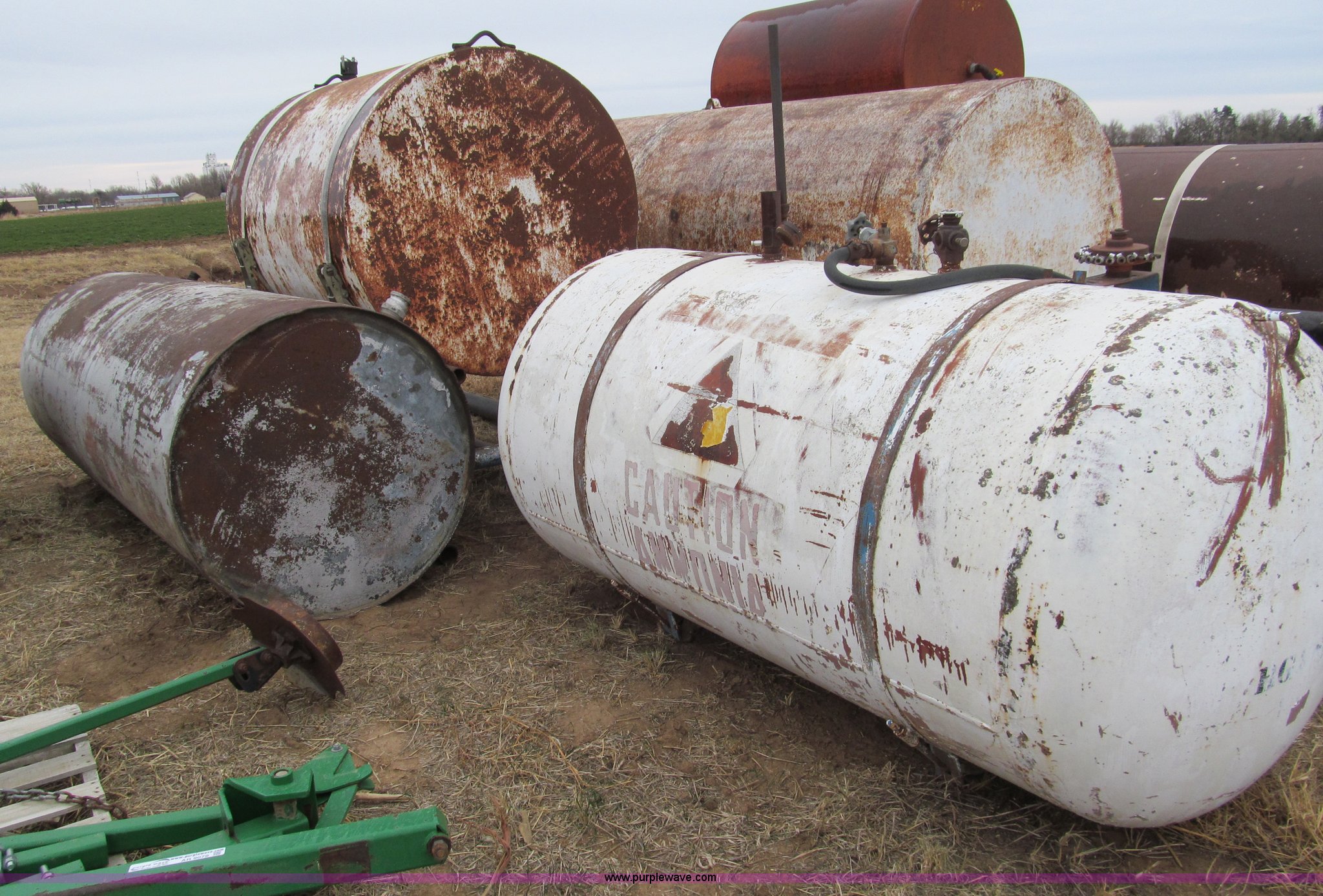 (3) tanks in Lyons, KS | Item AR9080 sold | Purple Wave