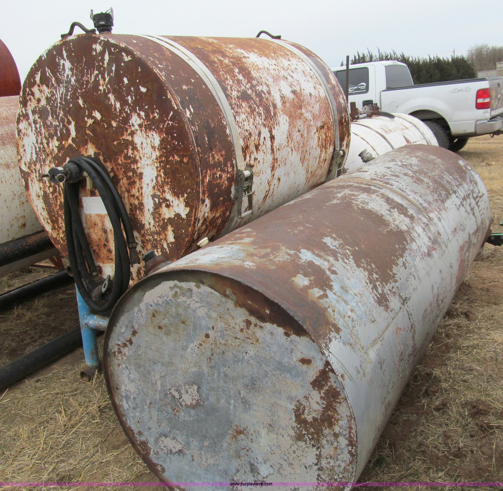 (3) tanks in Lyons, KS | Item AR9080 sold | Purple Wave