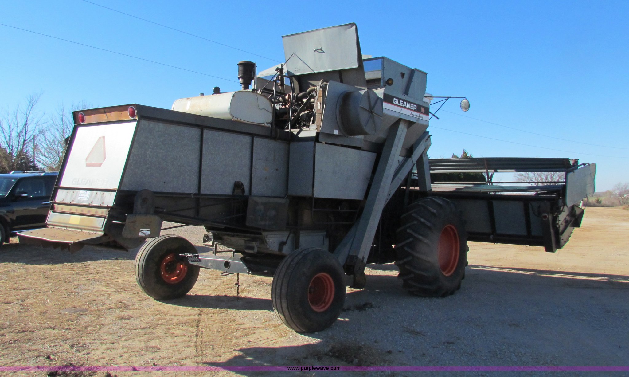 1975 Gleaner M combine in Blackwell, OK | Item G4386 sold | Purple Wave