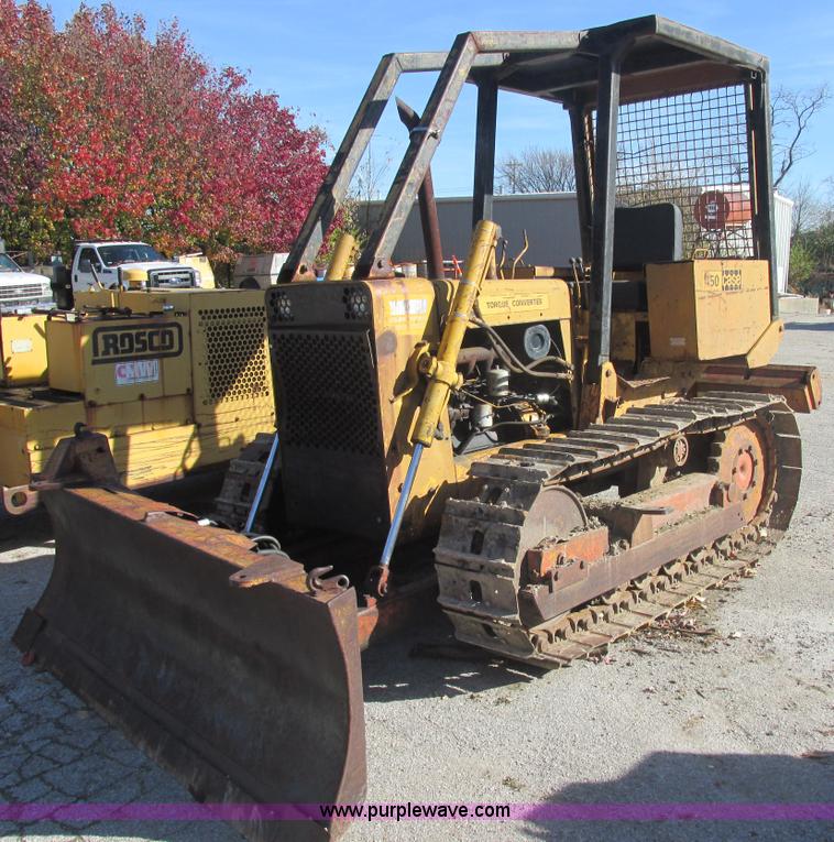 Case D450 dozer in Maryland Heights, MO | Item AB9330 sold | Purple Wave