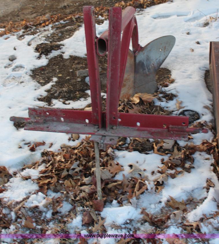 (2) single bottom three point plows in Tonganoxie, KS | Item H7781 sold ...