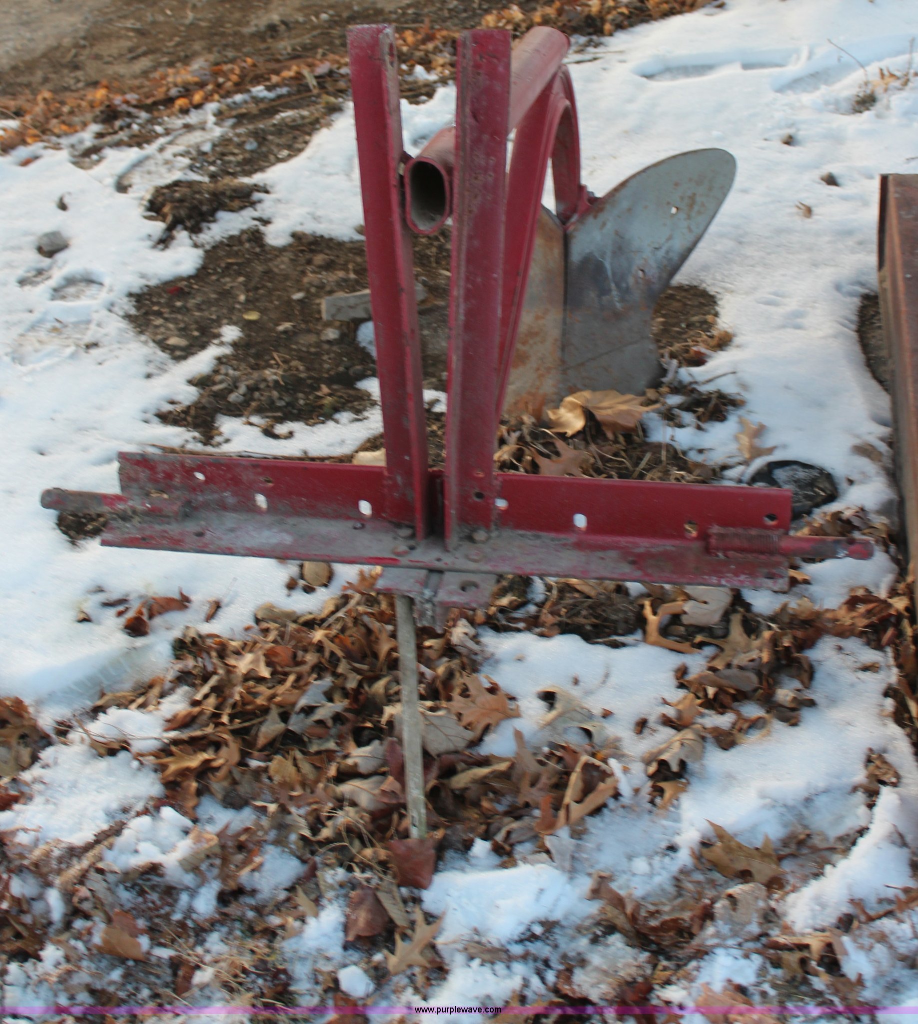 (2) single bottom three point plows in Tonganoxie, KS | Item H7781 sold ...