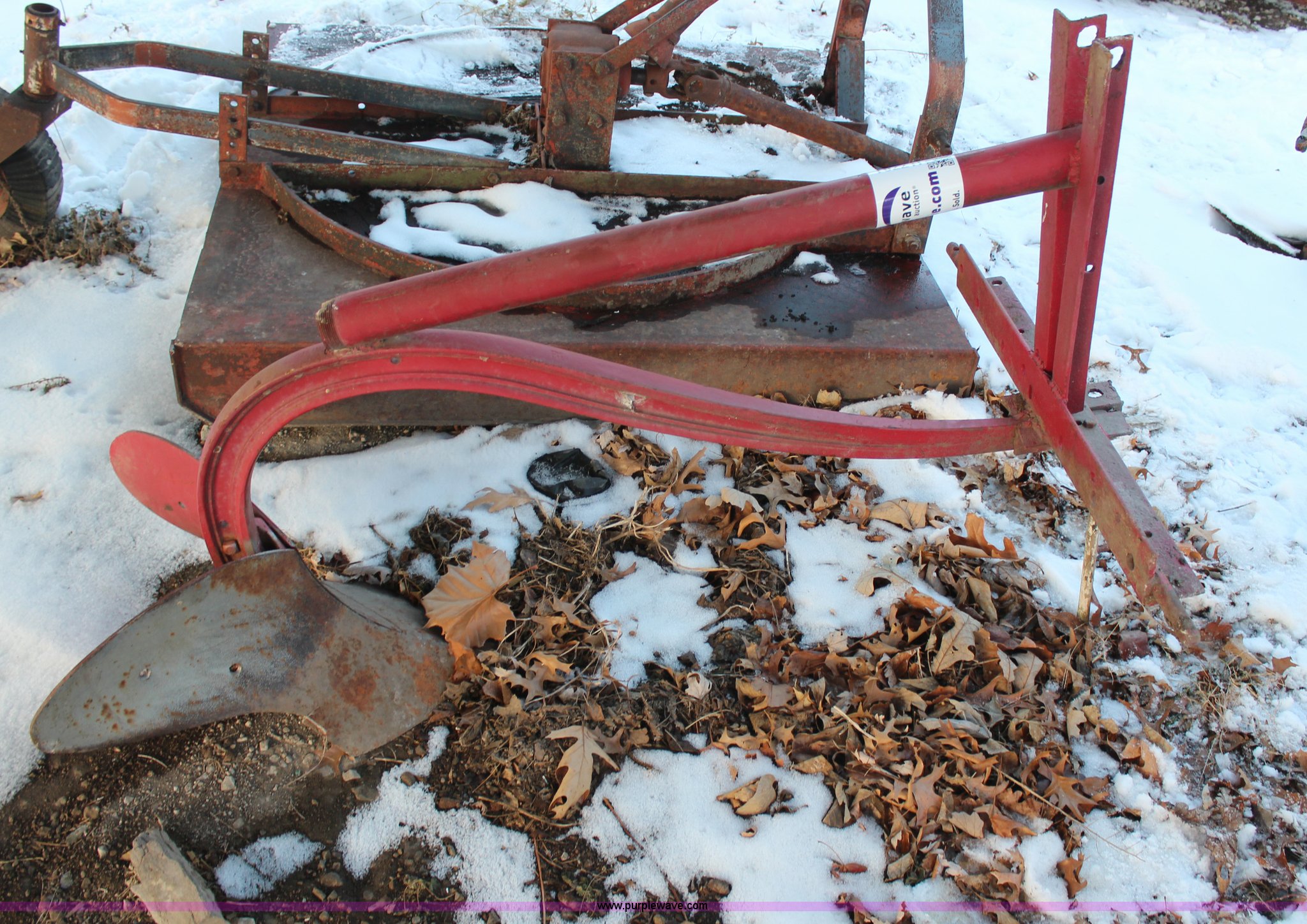 (2) single bottom three point plows in Tonganoxie, KS | Item H7781 sold ...
