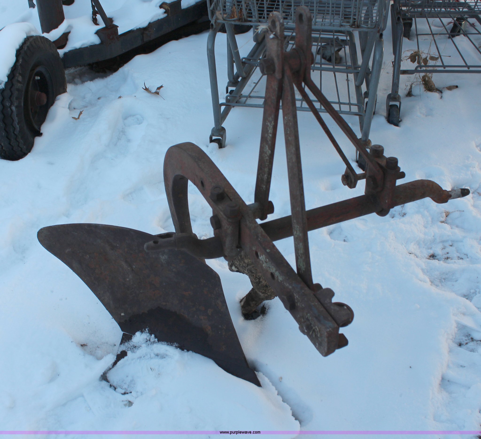 (2) single bottom three point plows in Tonganoxie, KS | Item H7781 sold ...