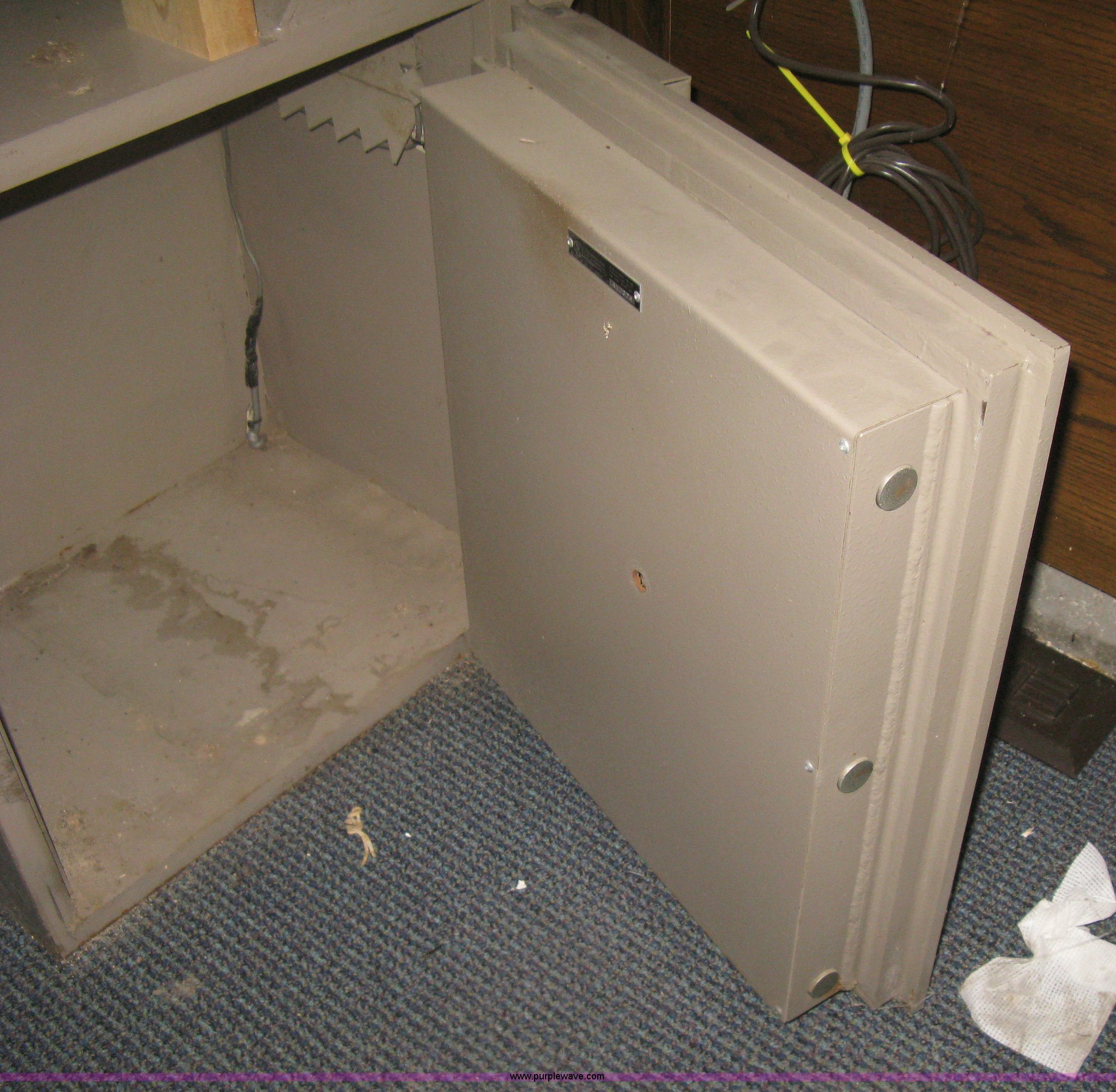 Hamilton drive through drop box safe in Lyons, KS | Item AX9525 sold ...