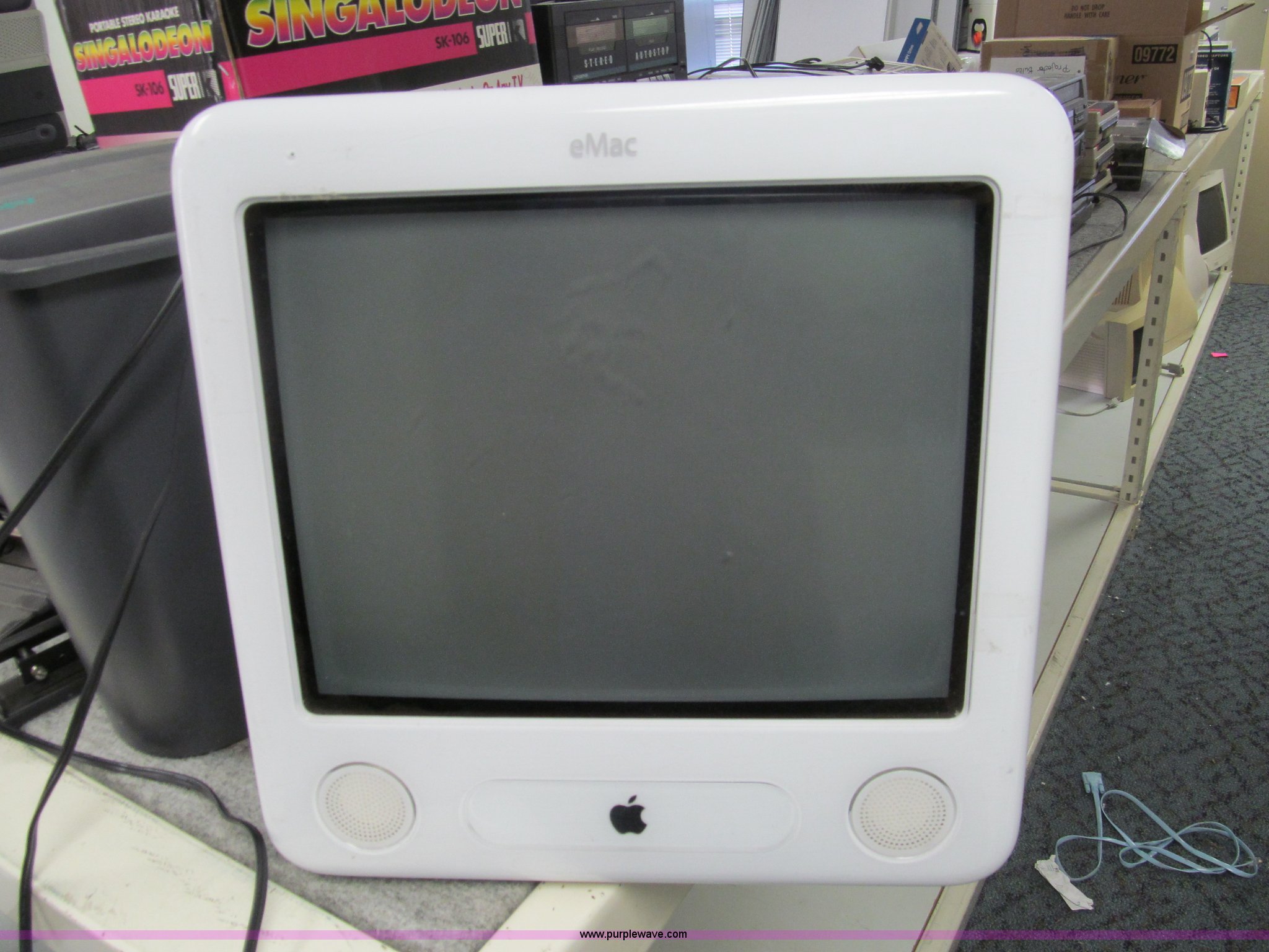 Approximately 80 Apple eMac computers in Arkansas City, KS | Item ...