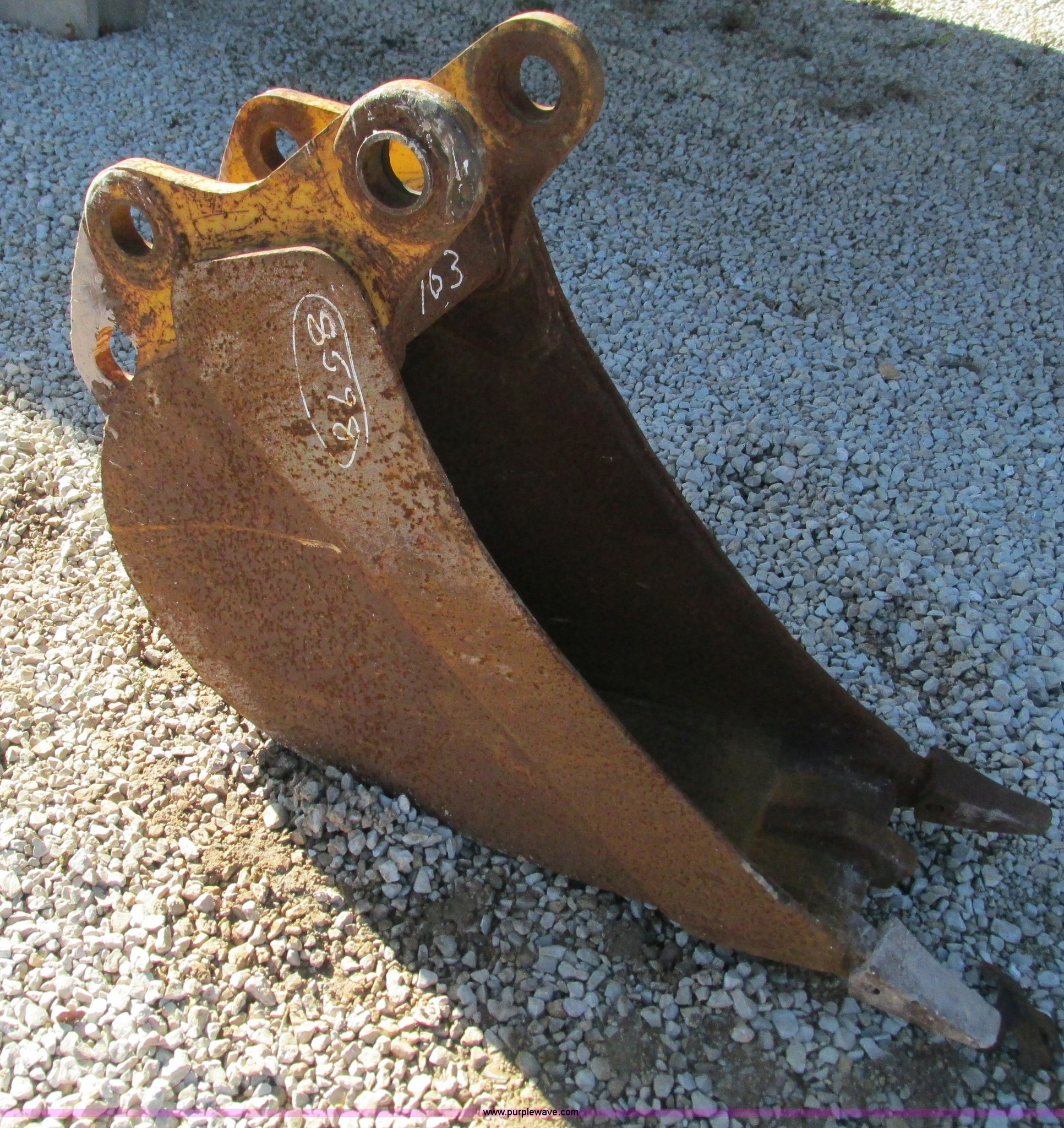 13" three tooth bucket in Rolla, MO | Item AC9960 sold | Purple Wave